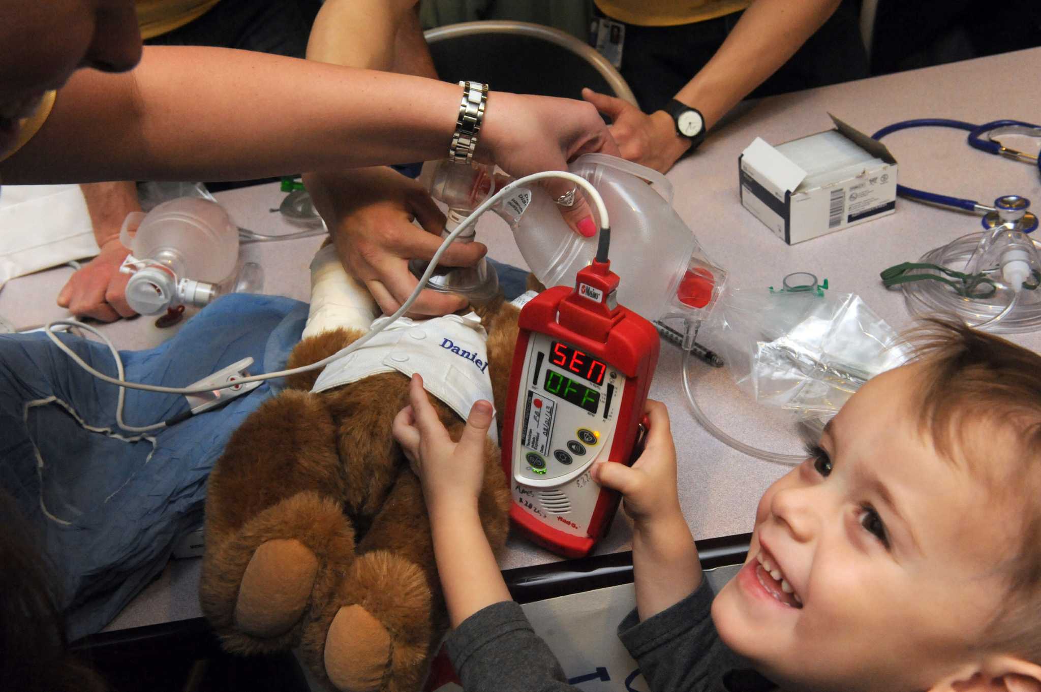 Photos: Medical students use bears in care