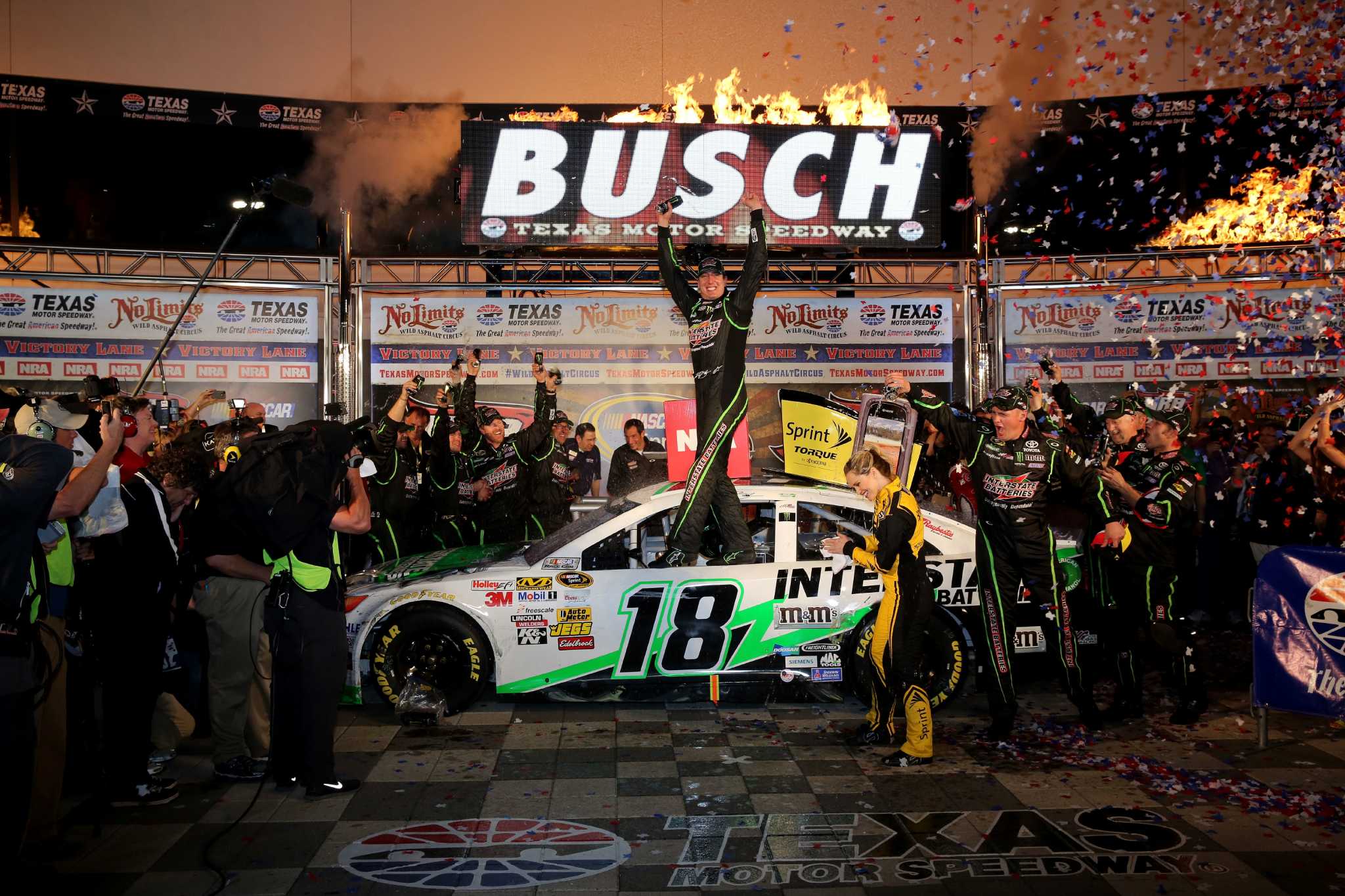 Busch races to win at Texas Motor Speedway