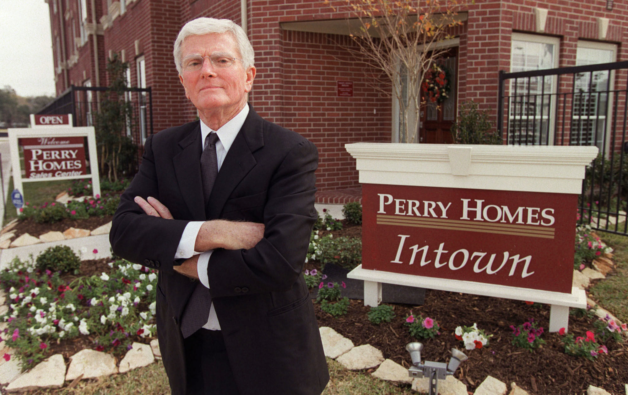 Homebuilder, philanthropist Perry dies