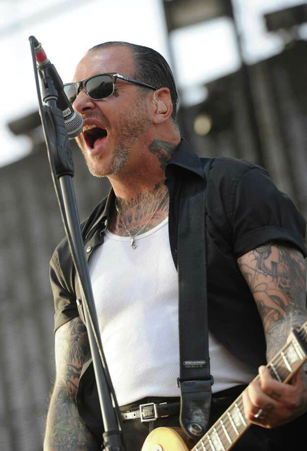 Social Distortion frontman jumped into audience to confront heckler ...