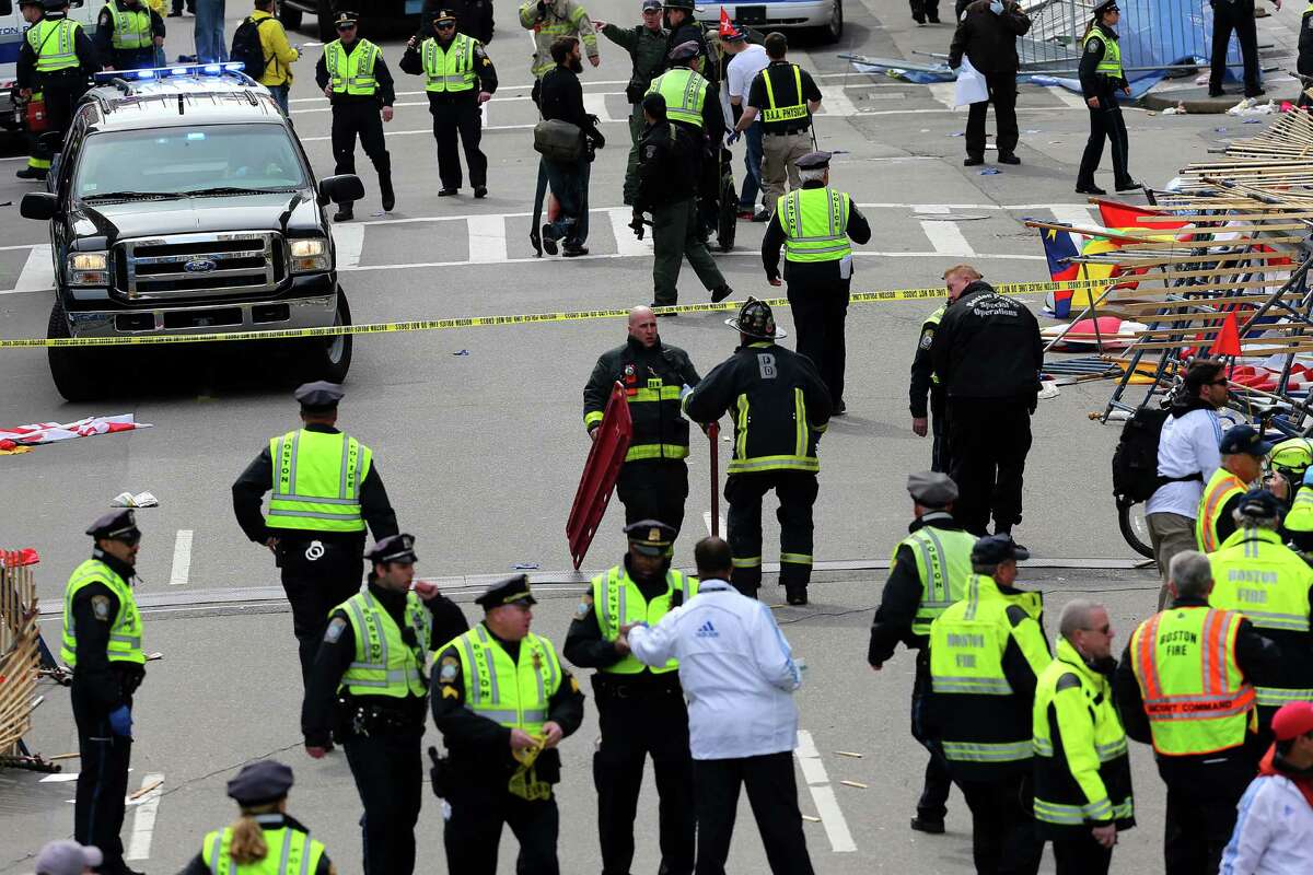 2 killed as 2 bombs explode at Boston Marathon