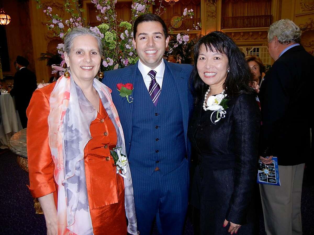 Wojcickis receive Distinguished Citizen Award