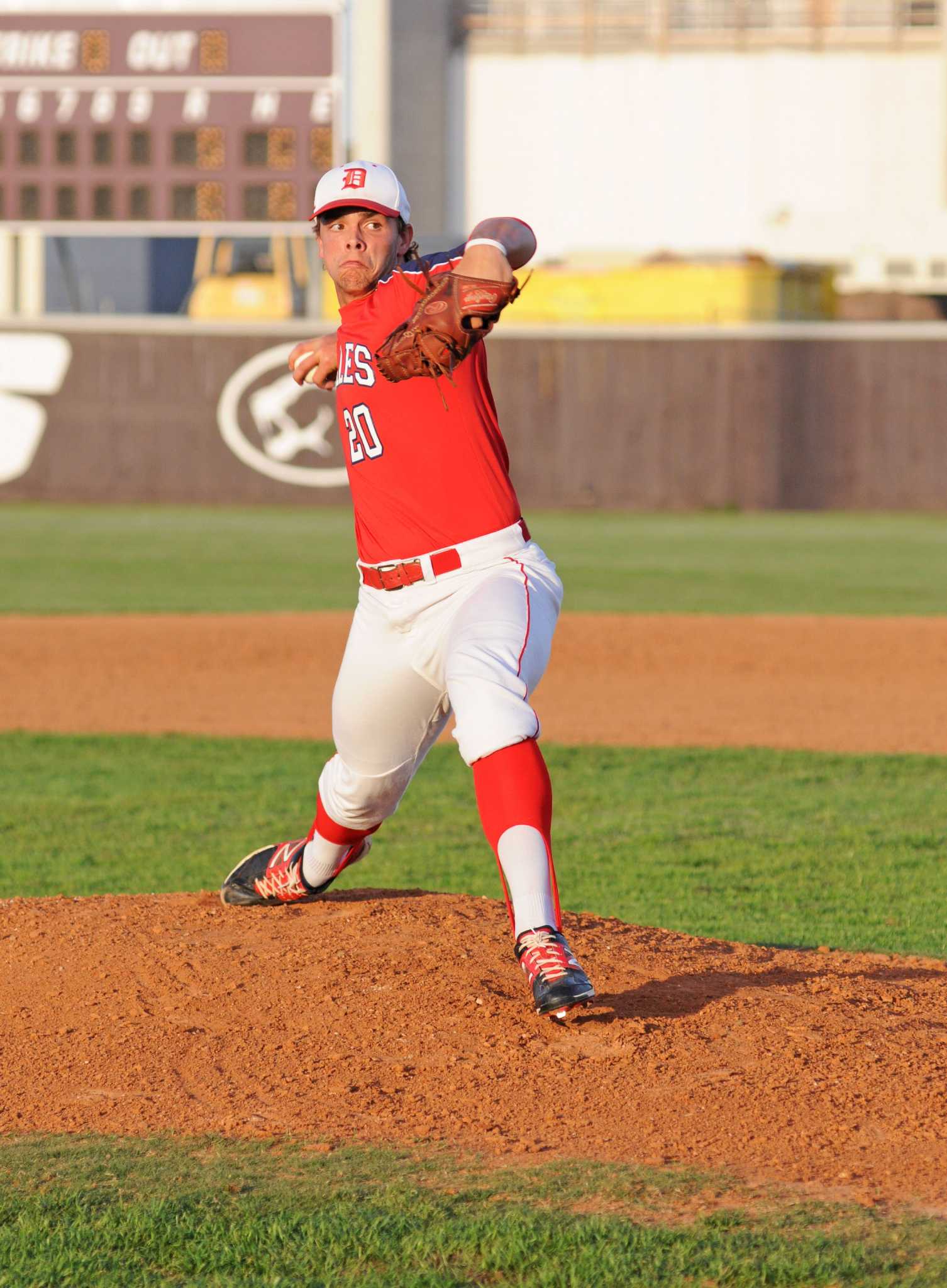 Baseball: Dulles back in title contention