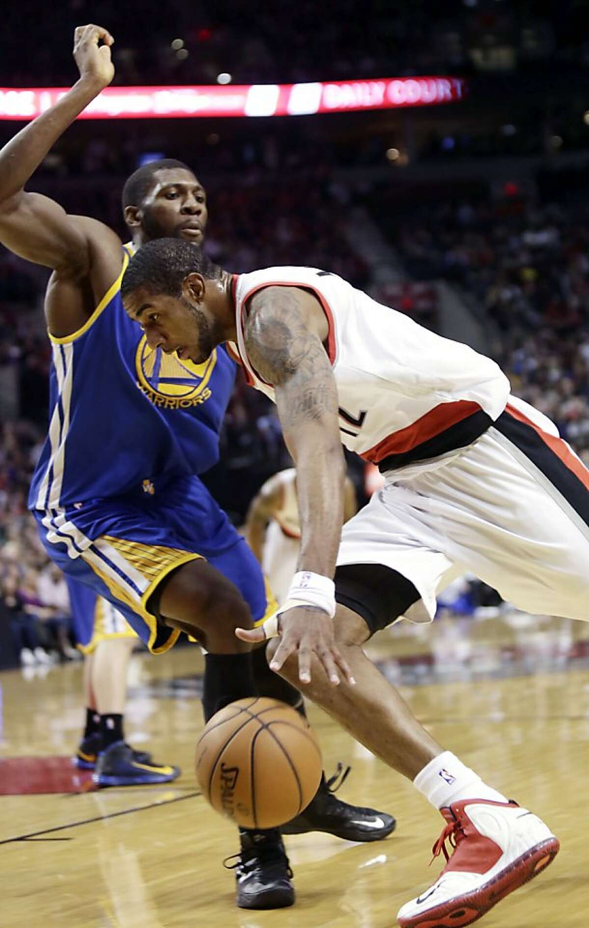 Curry gets record, Warriors get 6th seed