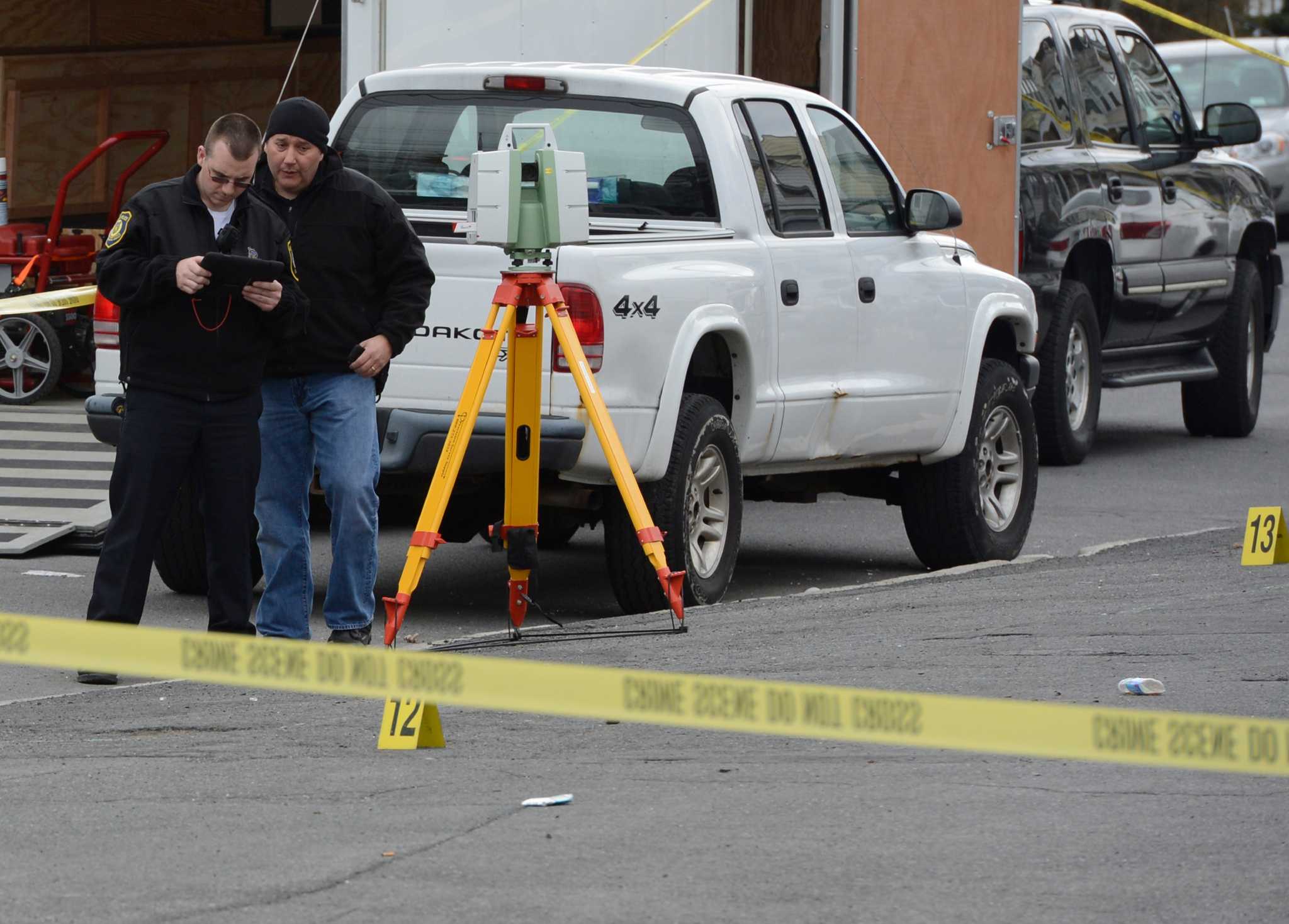 2 shot, 1 killed in city shooting