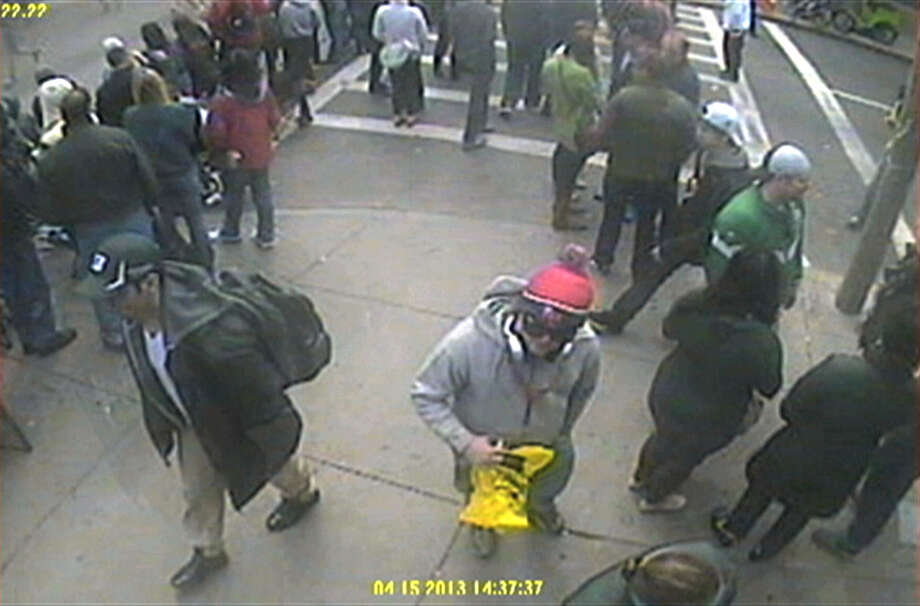 FBI releases photos of Boston Marathon bombing suspects - Connecticut Post