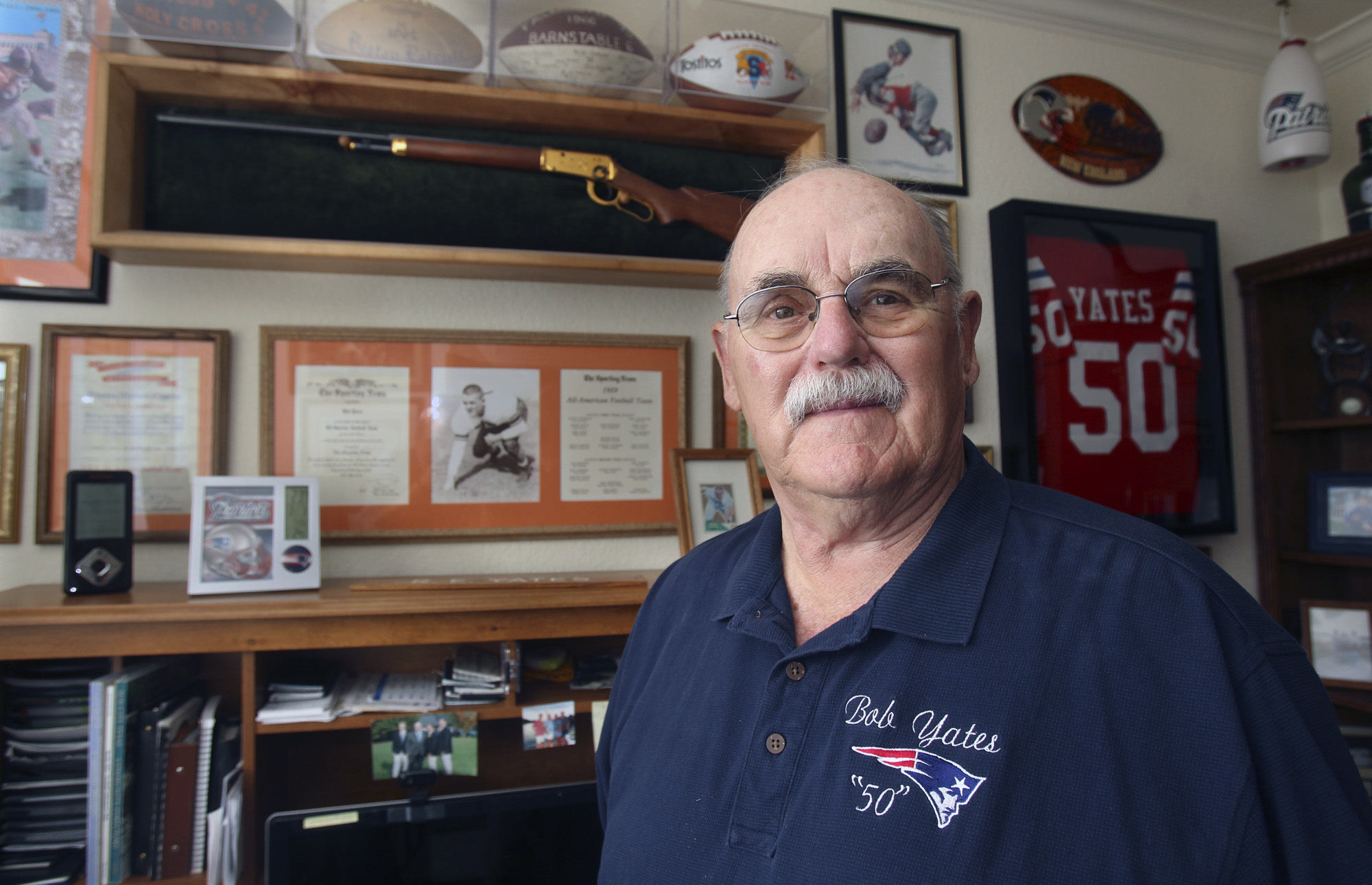 Football notebook: Former Patriots lineman Yates, 74, dies