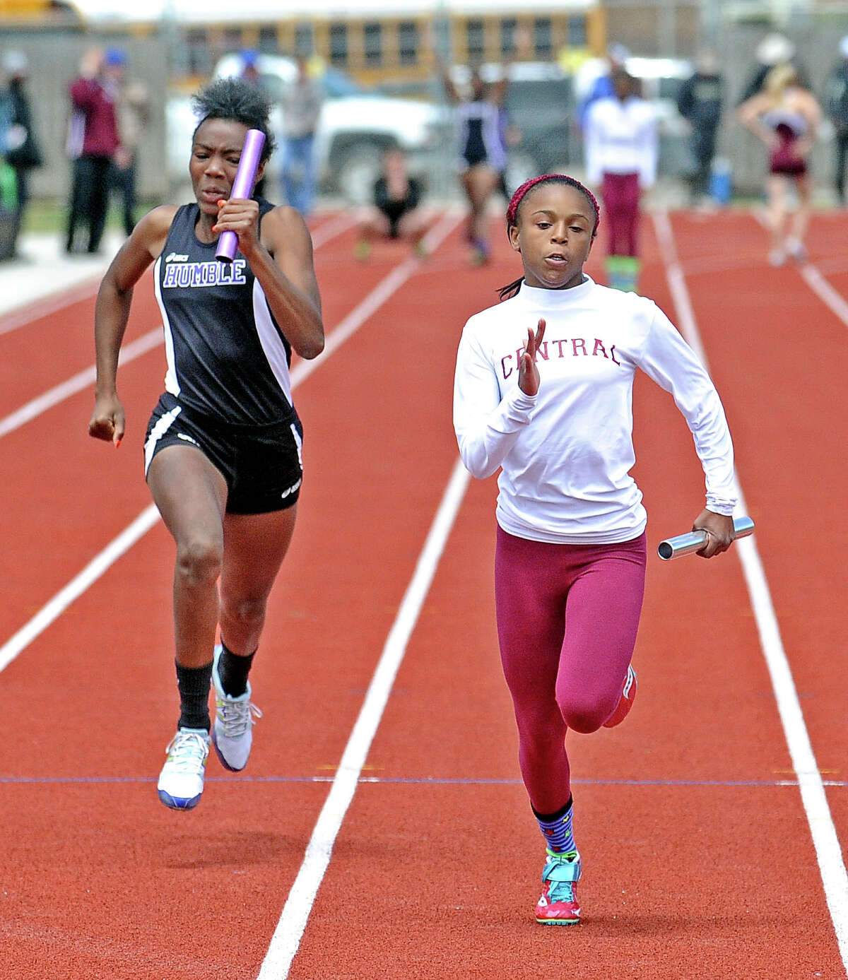 Ozen, SC girls tie for first at area track; SC boys win