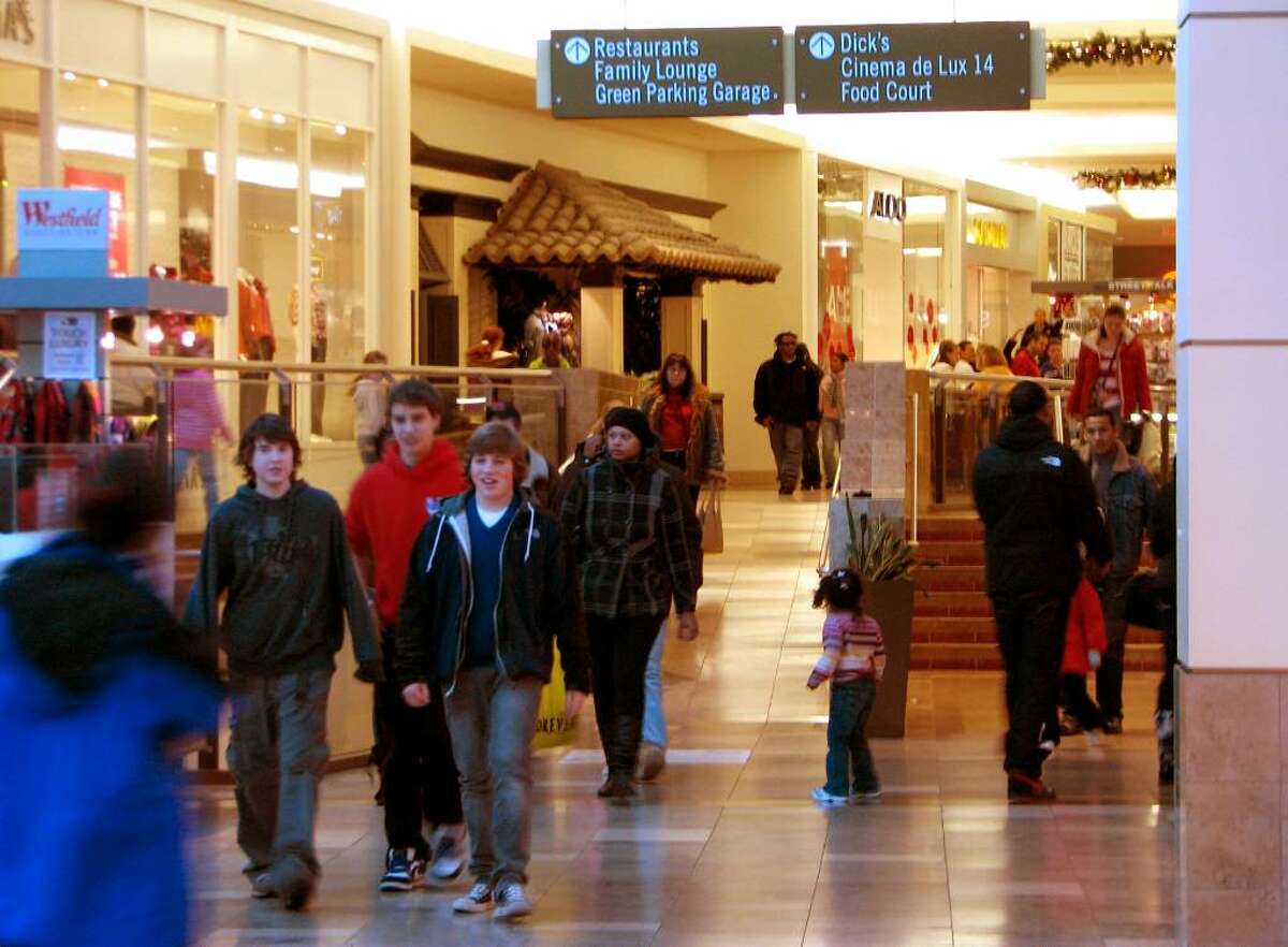 Inside the mall, a class of cultures