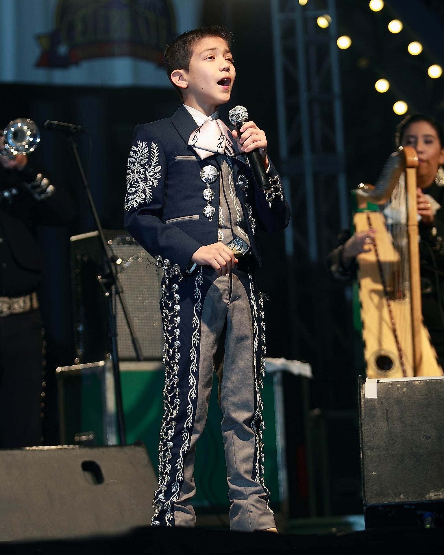 'Hootie' out, little mariachi in, for National Anthem