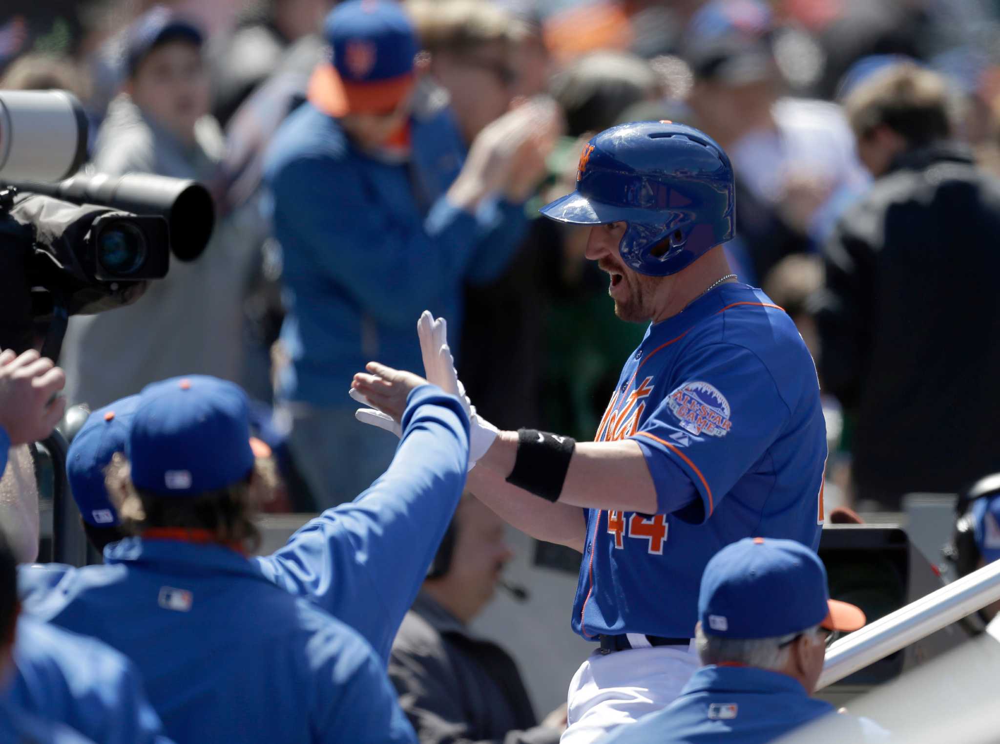 Homer-happy Buck helps Gee, Mets win