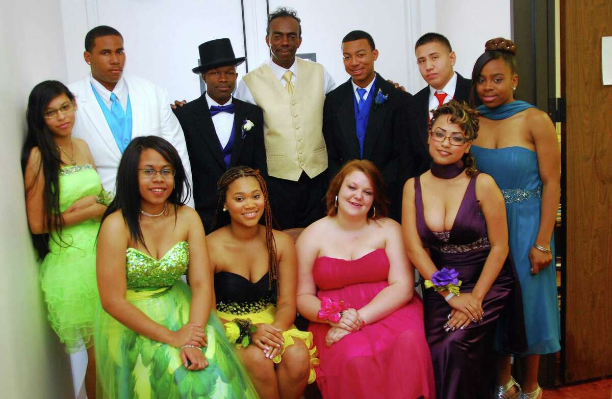 Prom clothing drive to benefit students