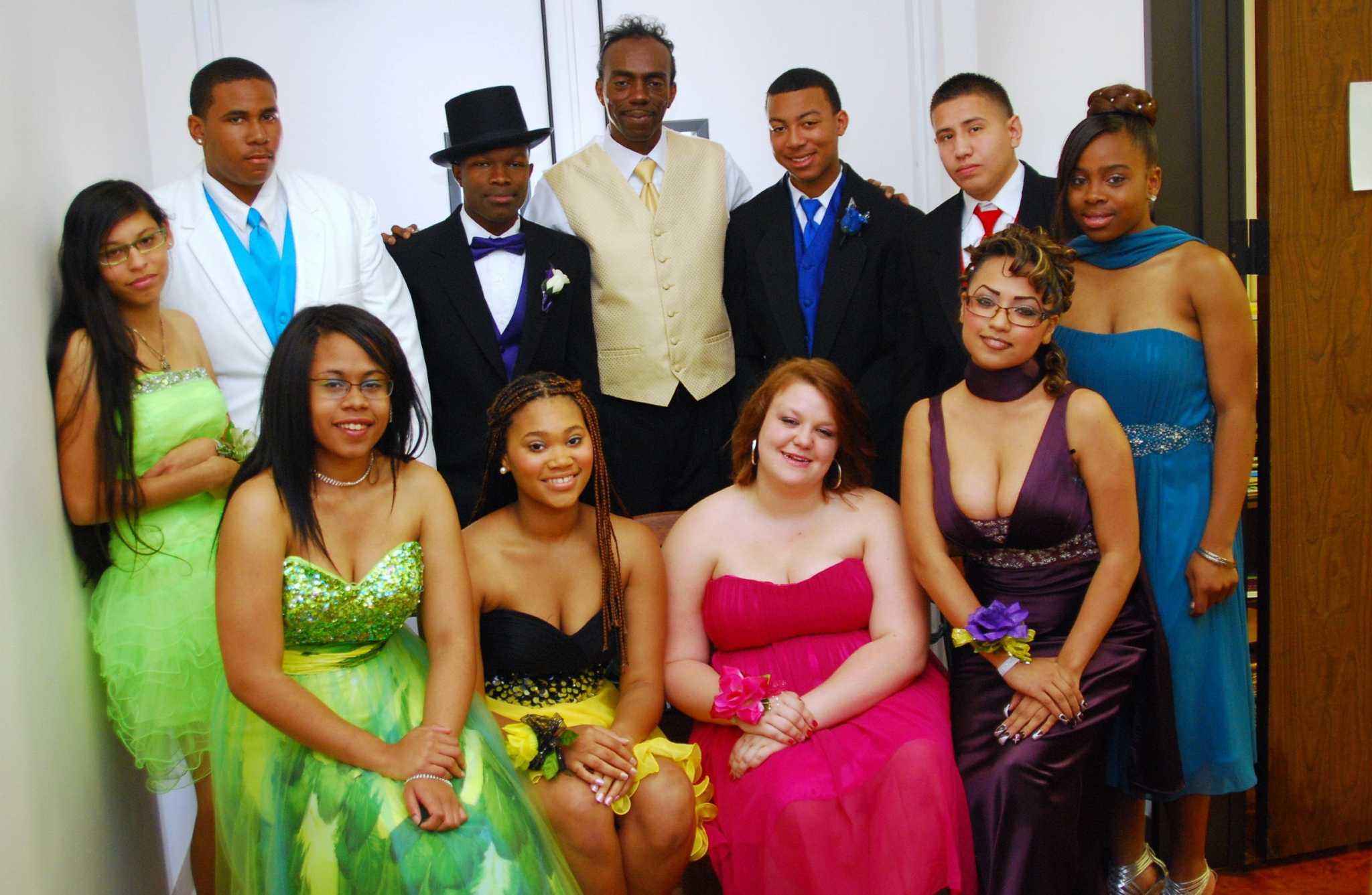 Prom clothing drive to benefit students