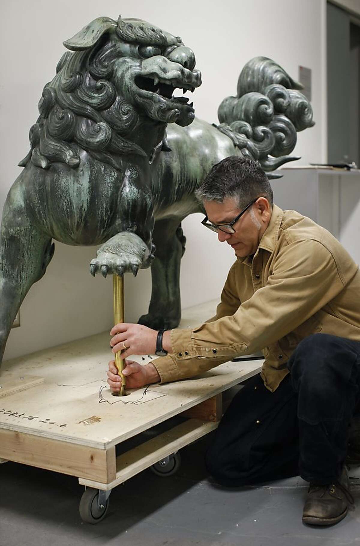 Mount maker keeps museum's treasures safe