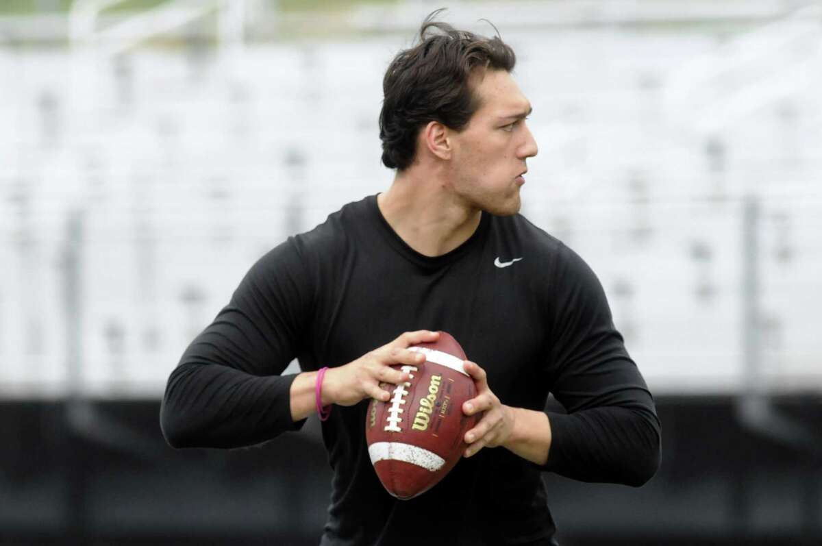 Pro hopes for area quartet