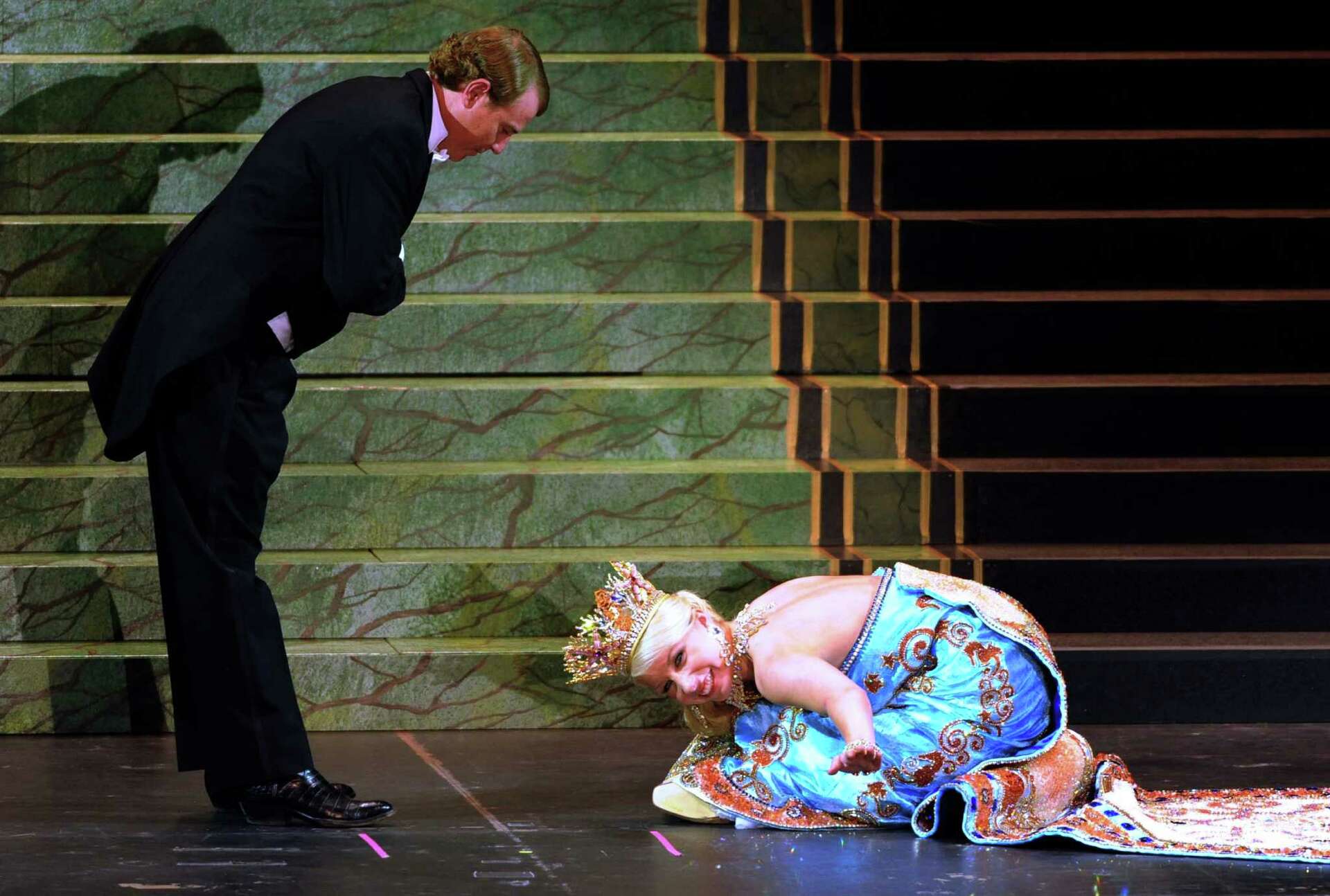 Queen takes her bow