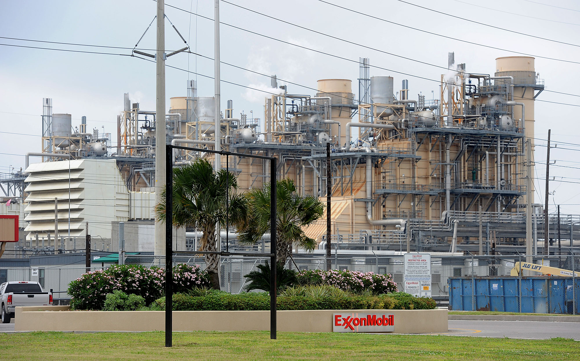 Site gives updates on ExxonMobil flash fire victims