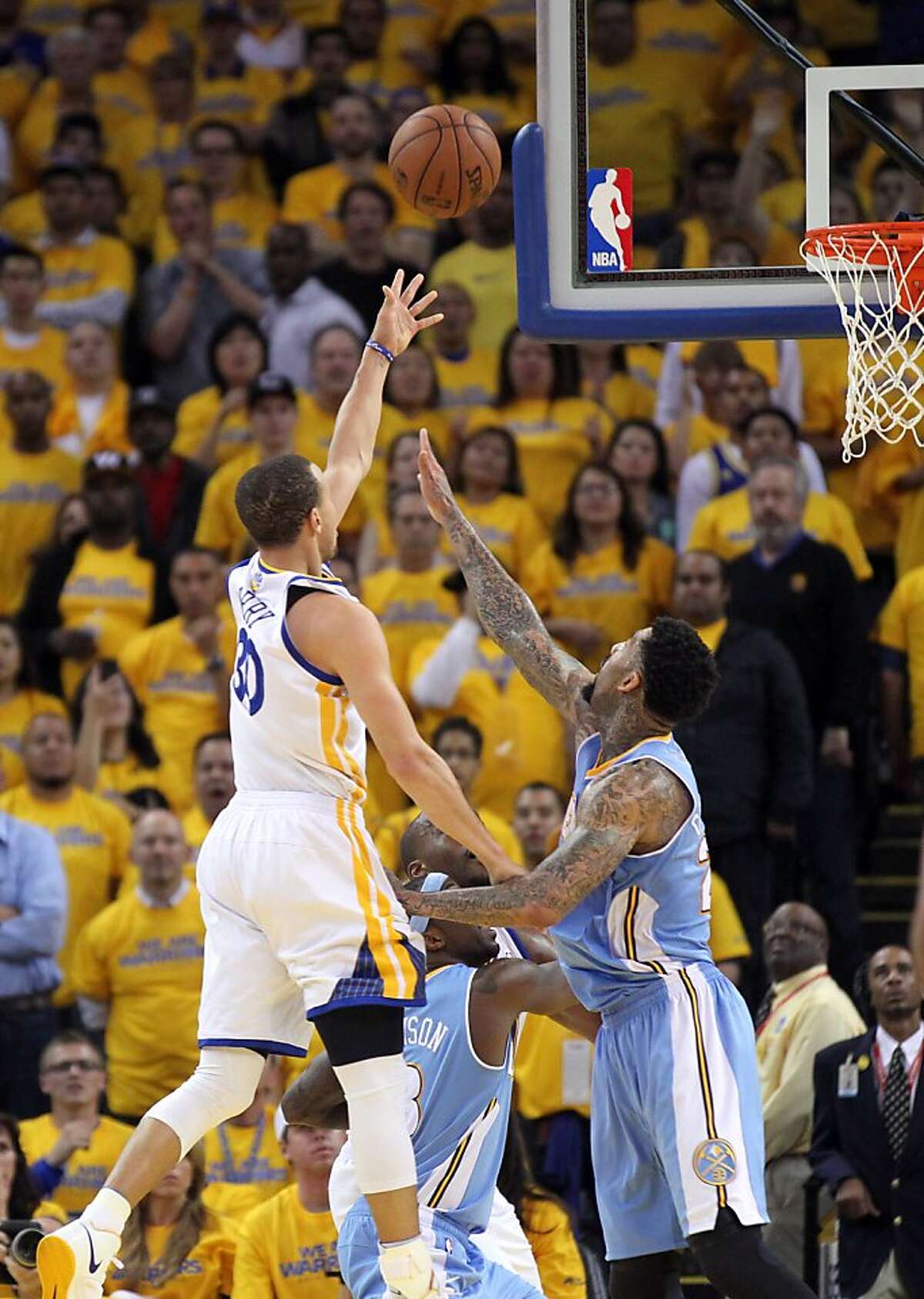 Curry, Bogut lead Warriors over Nuggets