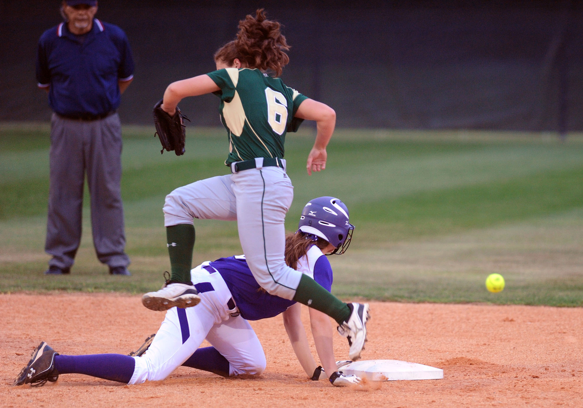 LC-M softball beats Dayton in Game 1