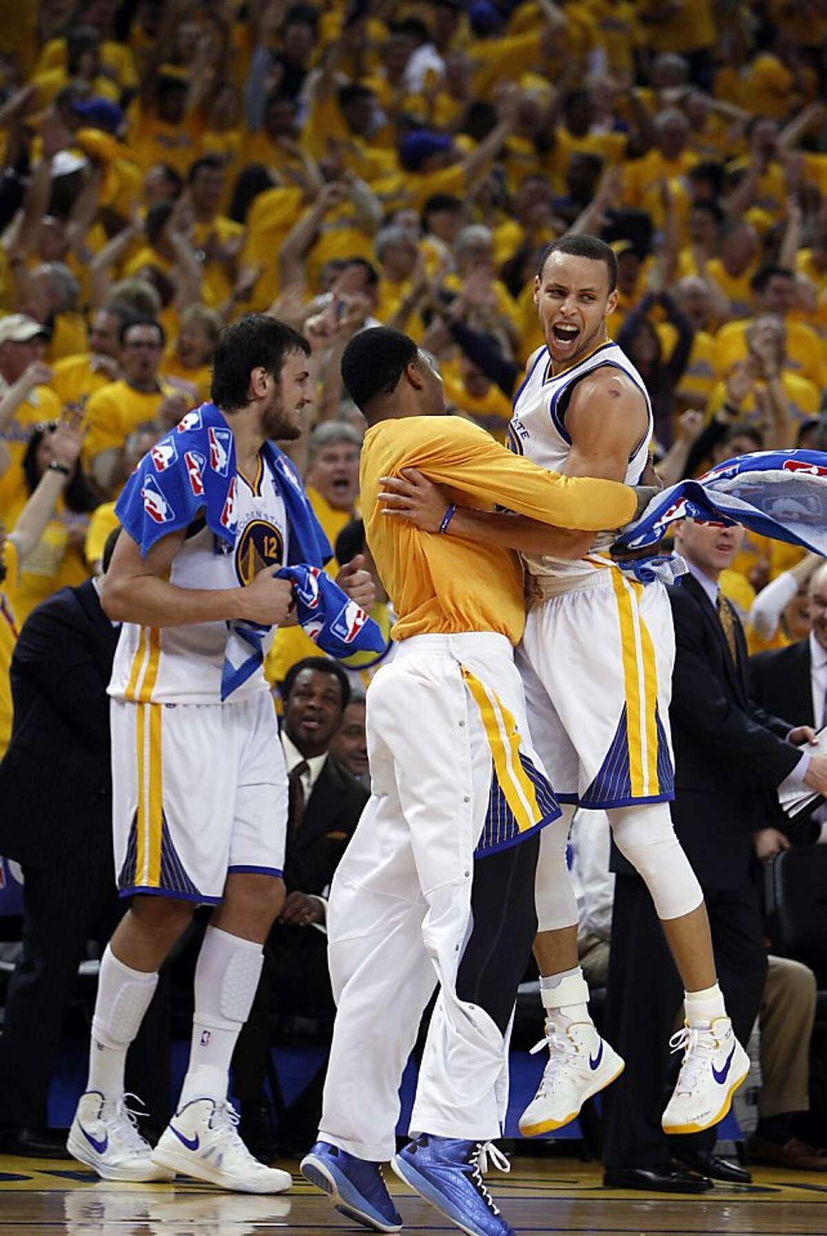 The Warriors defeat the Nuggets 115 to 101 in game 4