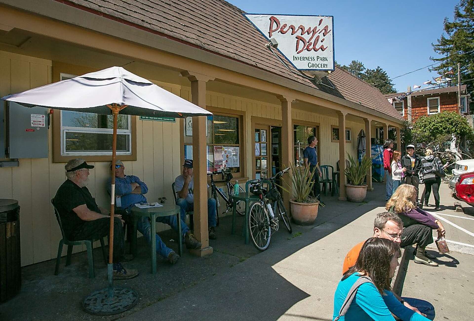 Perry's Deli & Inverness Park Grocery