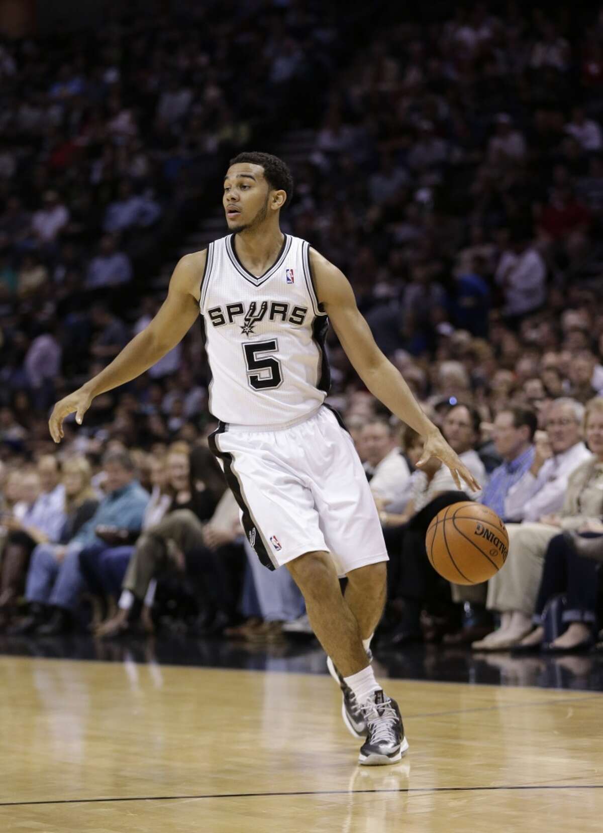 Texas-ex Joseph awaits fate on fourth-year option with Spurs