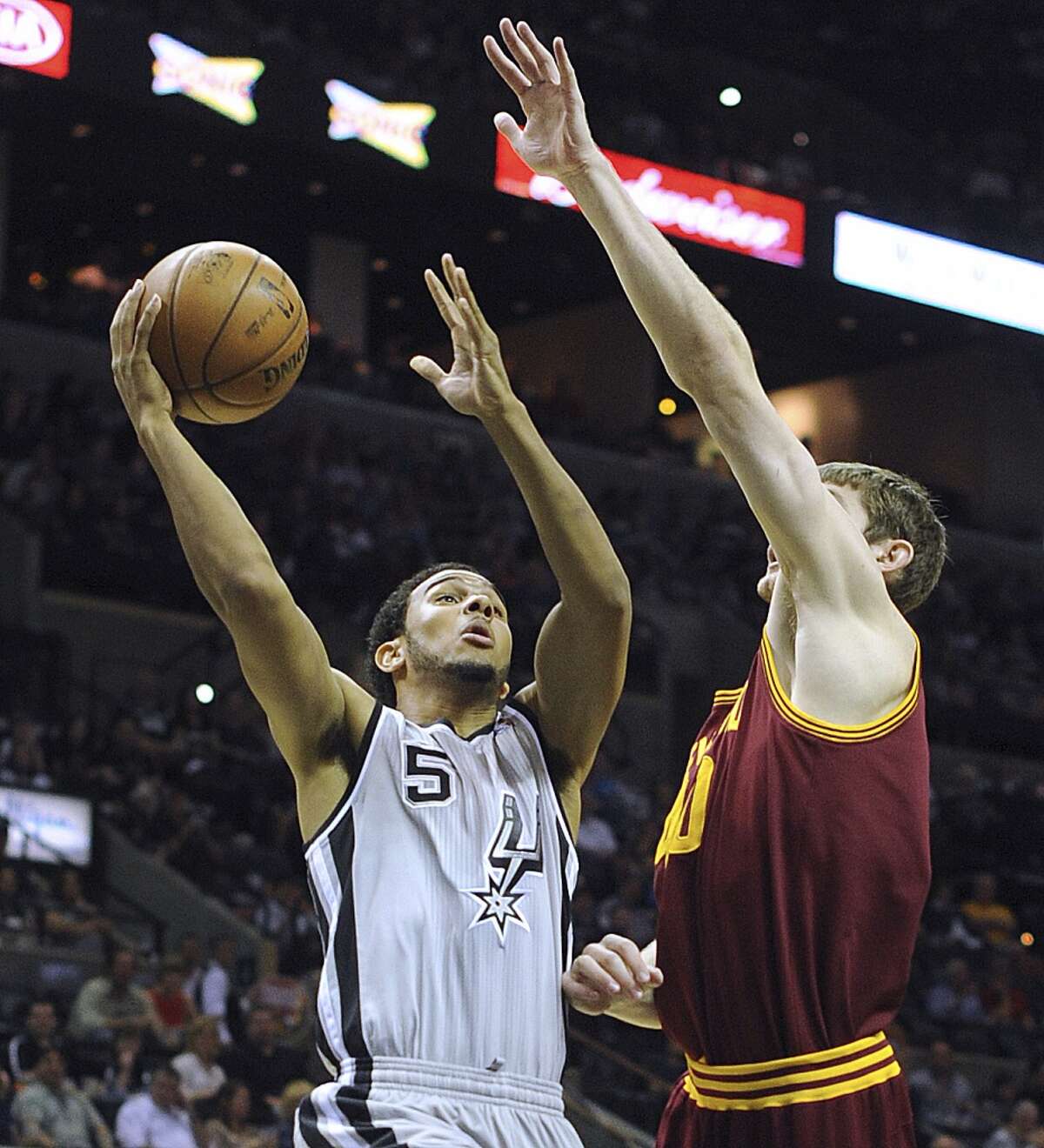 Texas-ex Joseph awaits fate on fourth-year option with Spurs