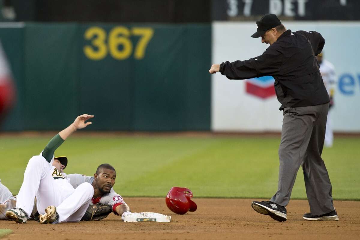 Moss' homer ends longest game in Oakland A's history