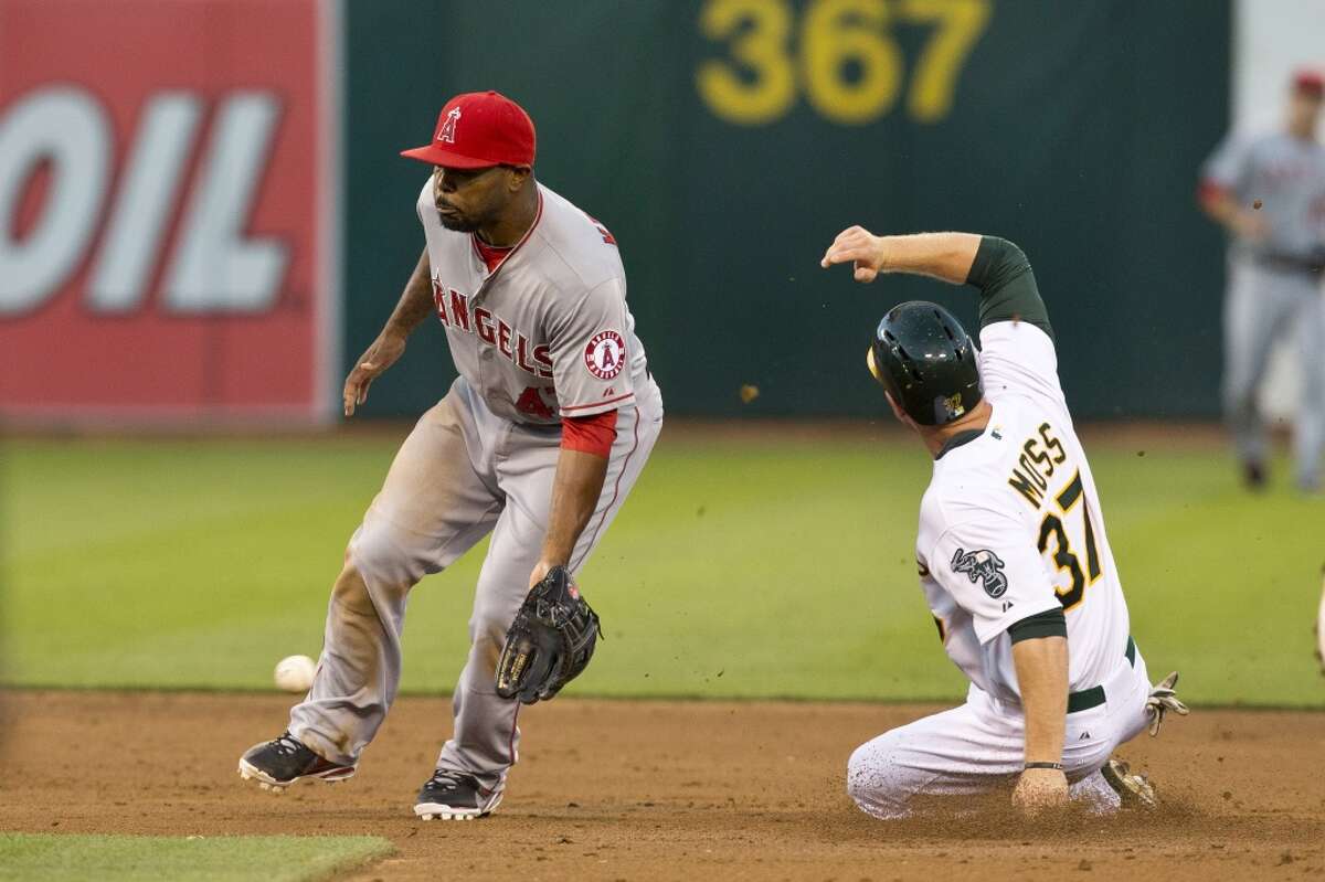 Moss' homer ends longest game in Oakland A's history