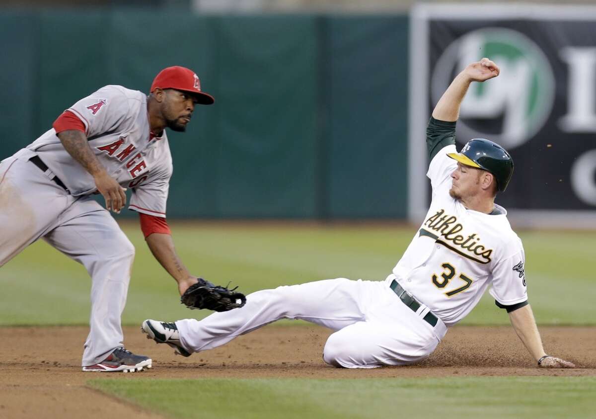 Moss' homer ends longest game in Oakland A's history
