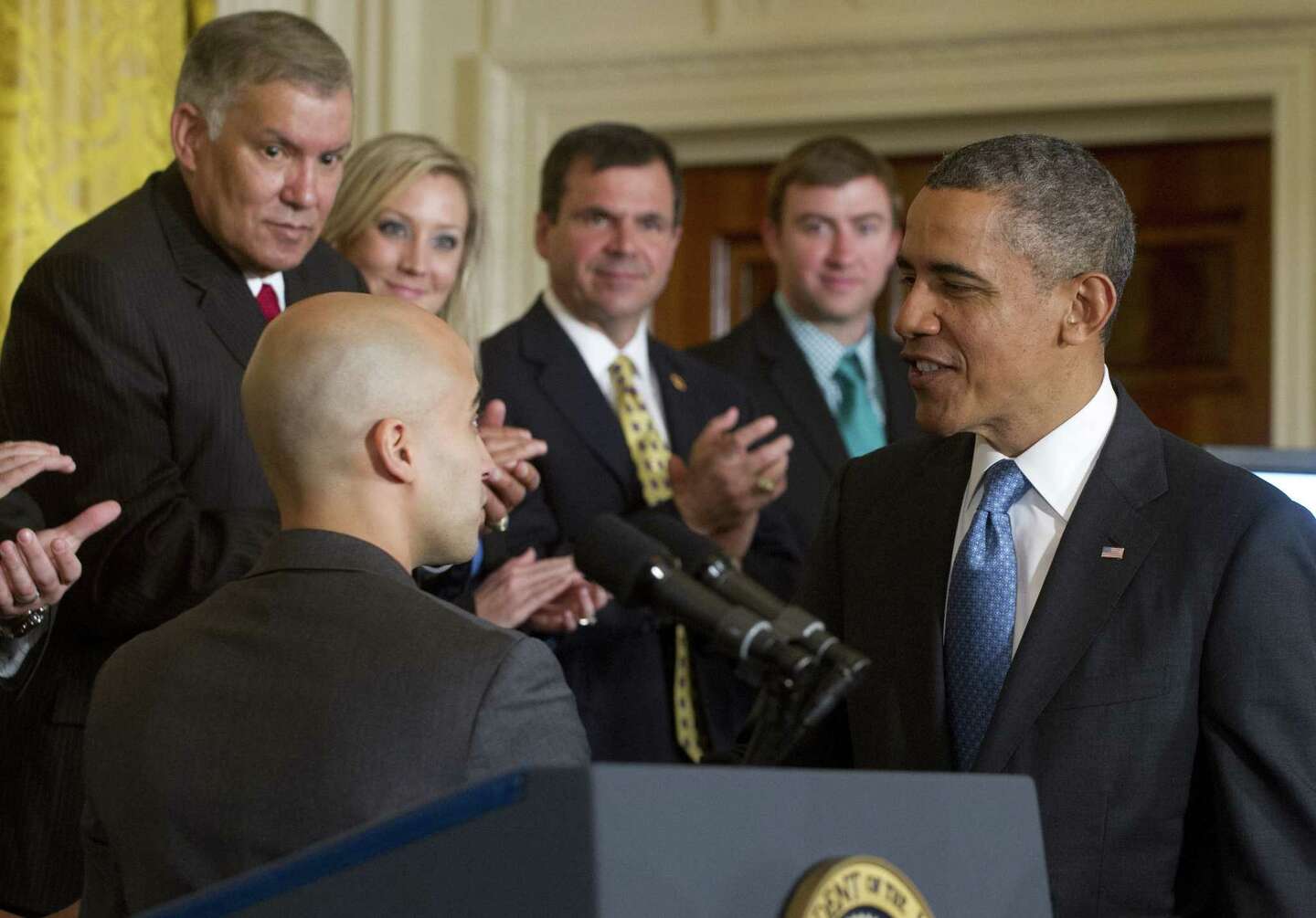 USAA's Robles retiring in early 2015