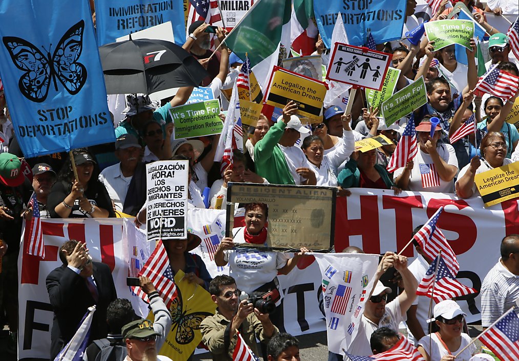 Immigration reform rallies draw throngs