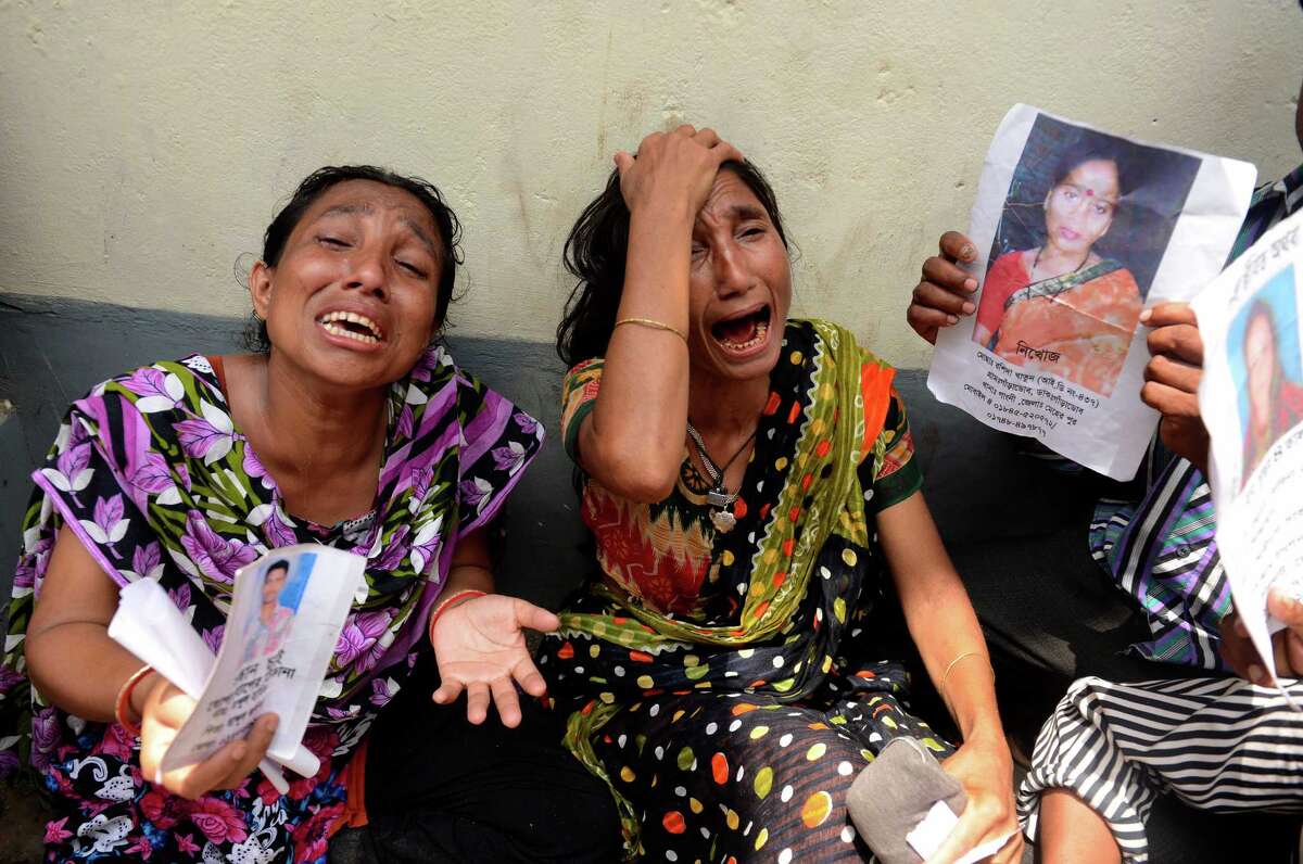 Bangladesh building collapse victims buried