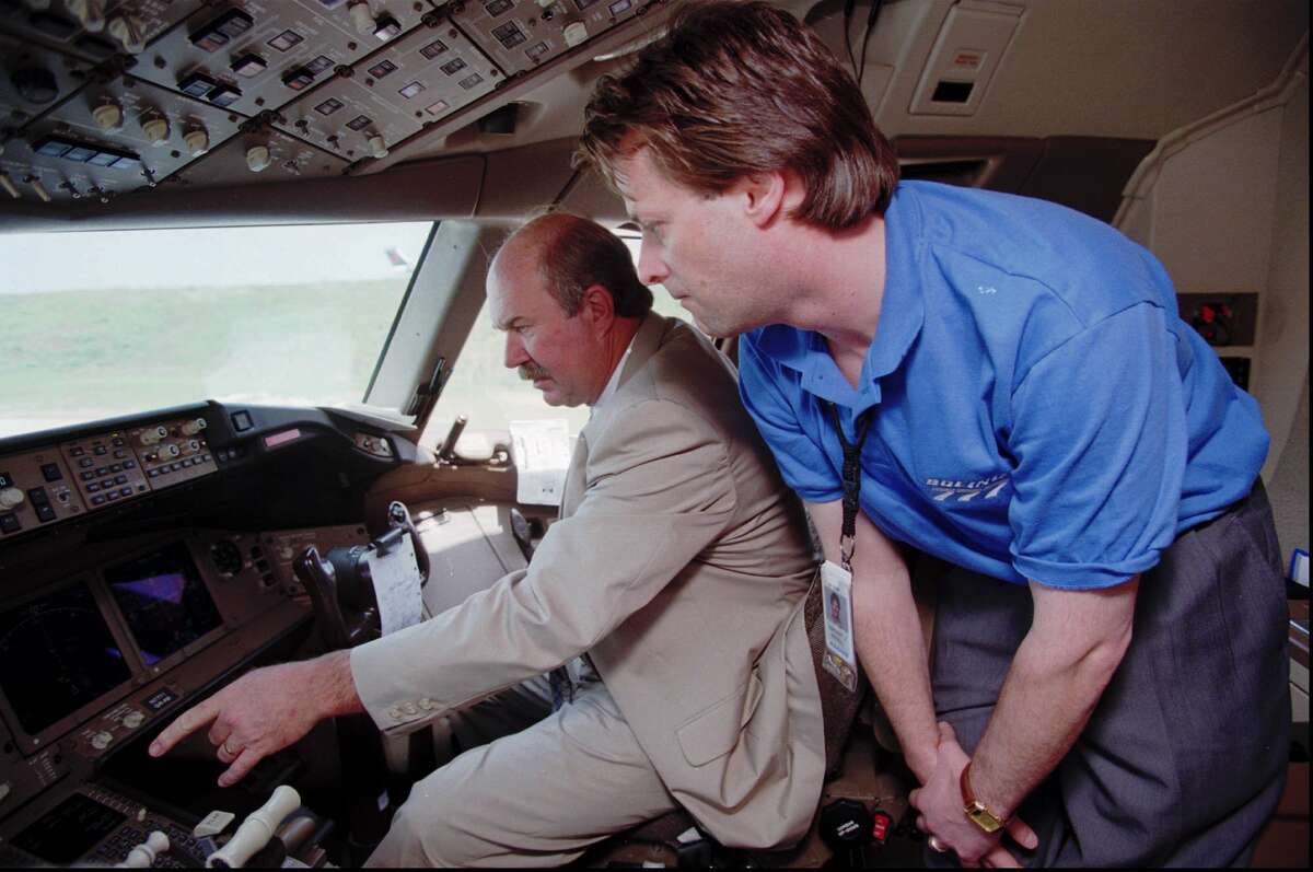 Boeing board OKs selling new 777