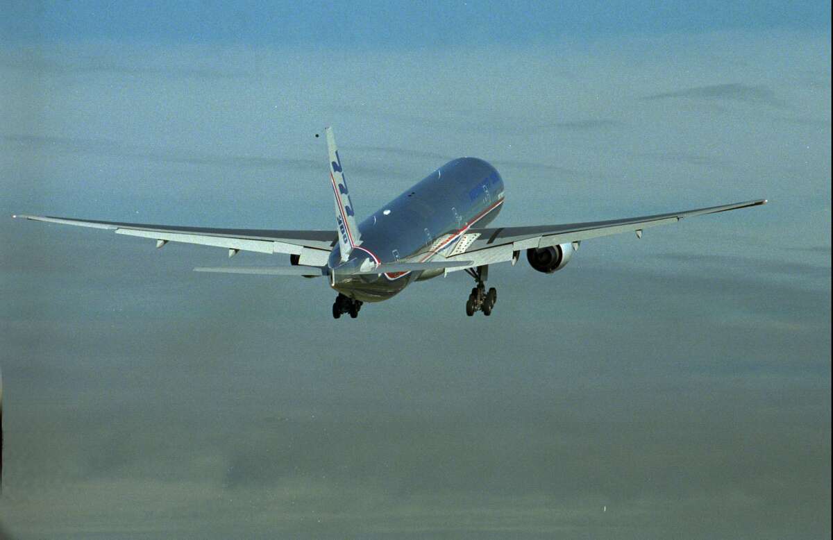 Boeing board OKs selling new 777