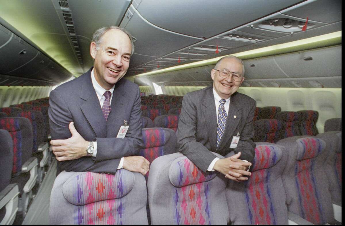 Boeing board OKs selling new 777