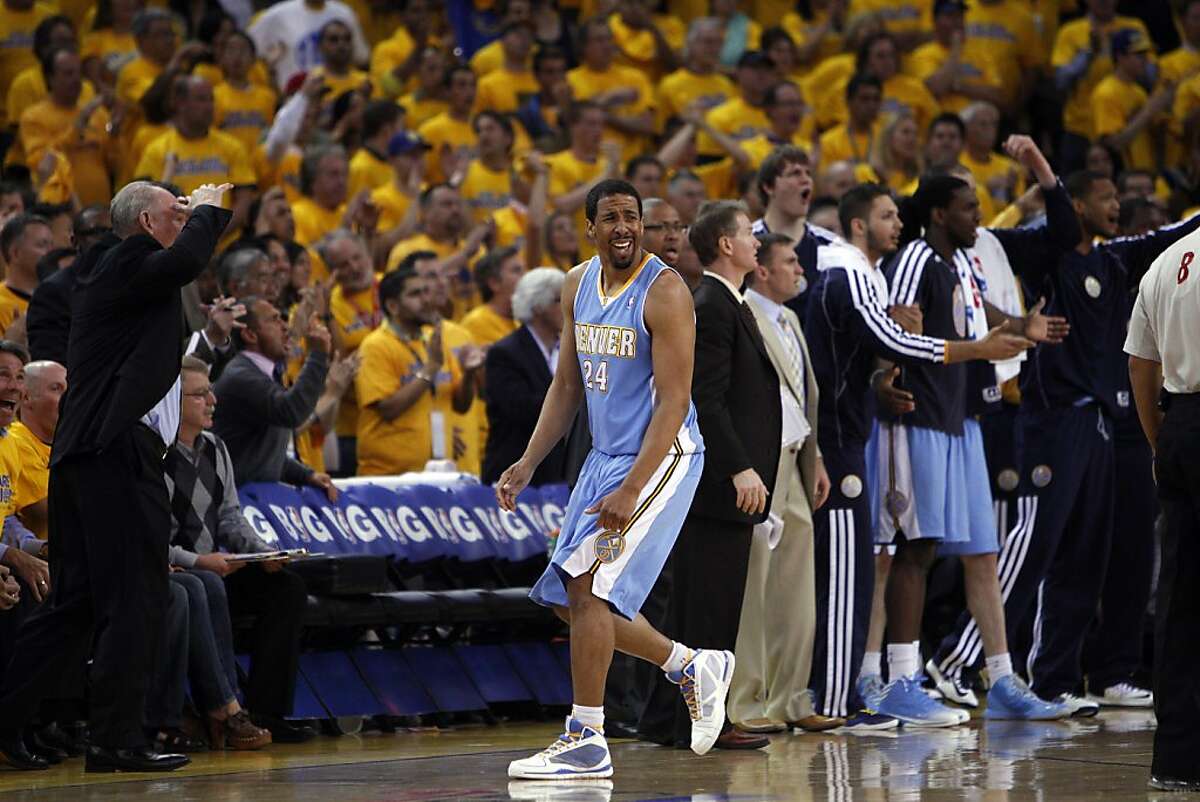 Lee inspires Warriors, who finish Denver