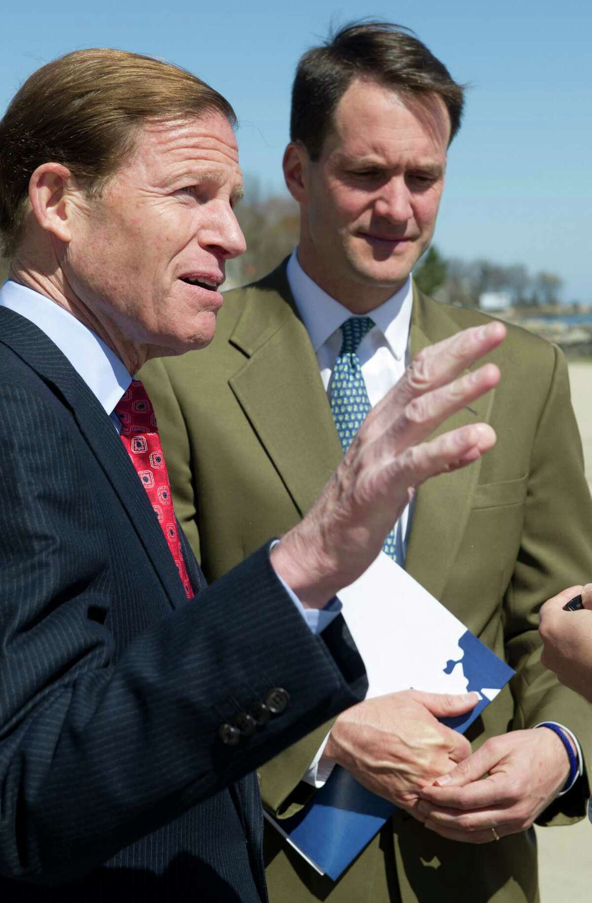 Federal task force head views Sandy recovery in state