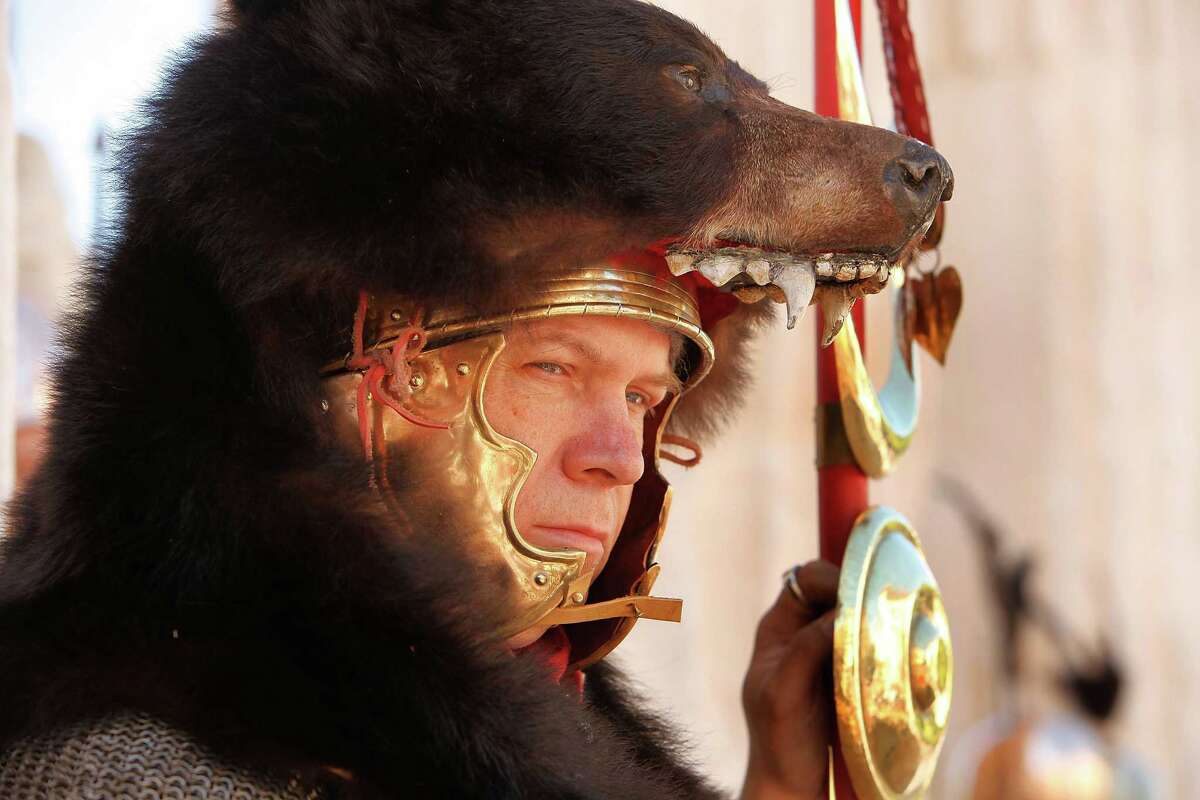 Roman battalions fight Gaul troops (again)