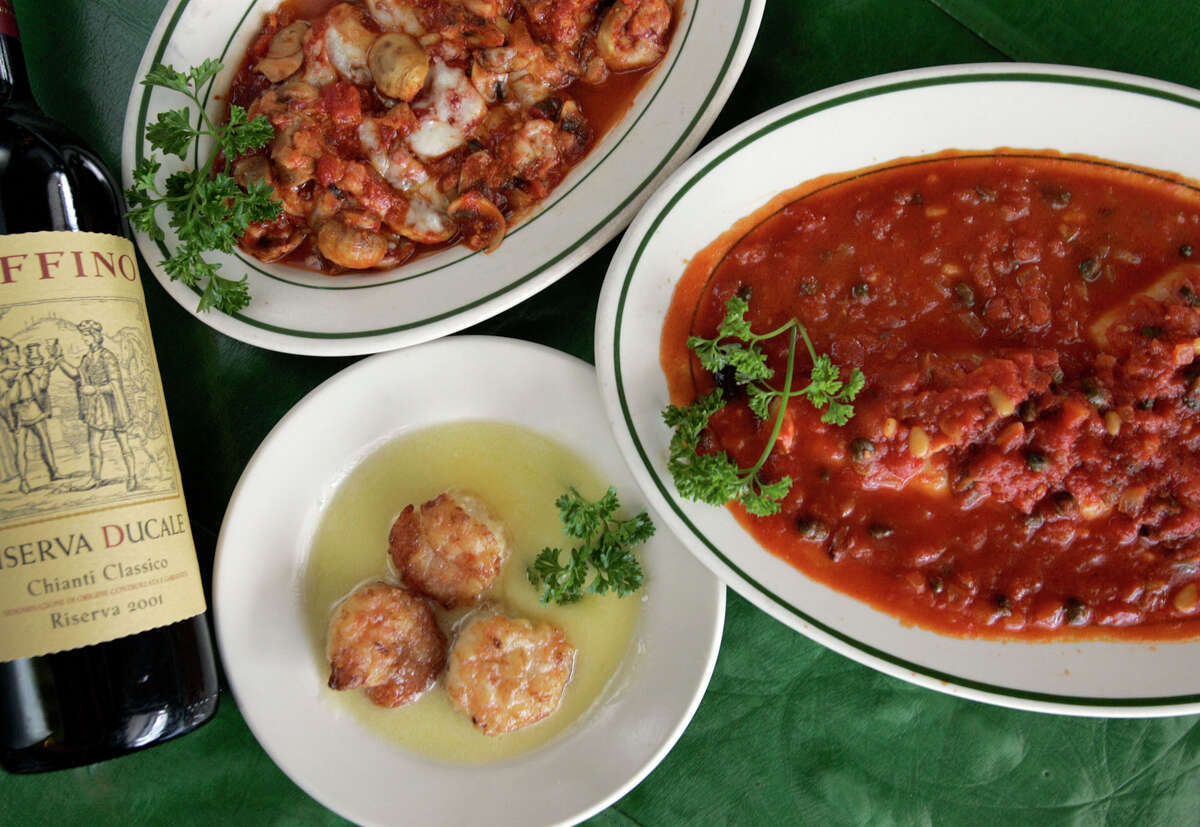 Landmark River Walk restaurant Casa Rio takes sign down