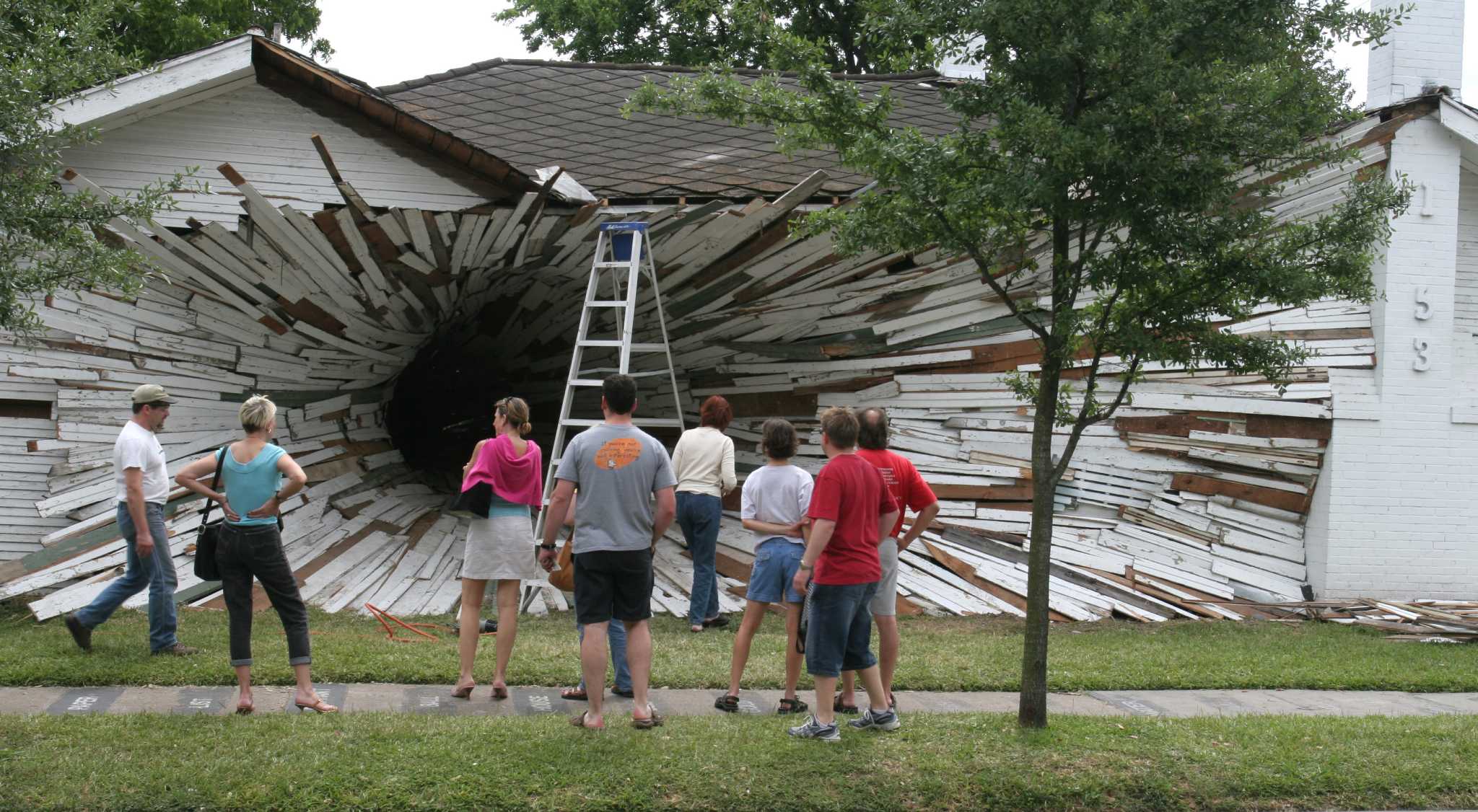 Havel Ruck Project's new installation transforms a condemned Sharpstown ...
