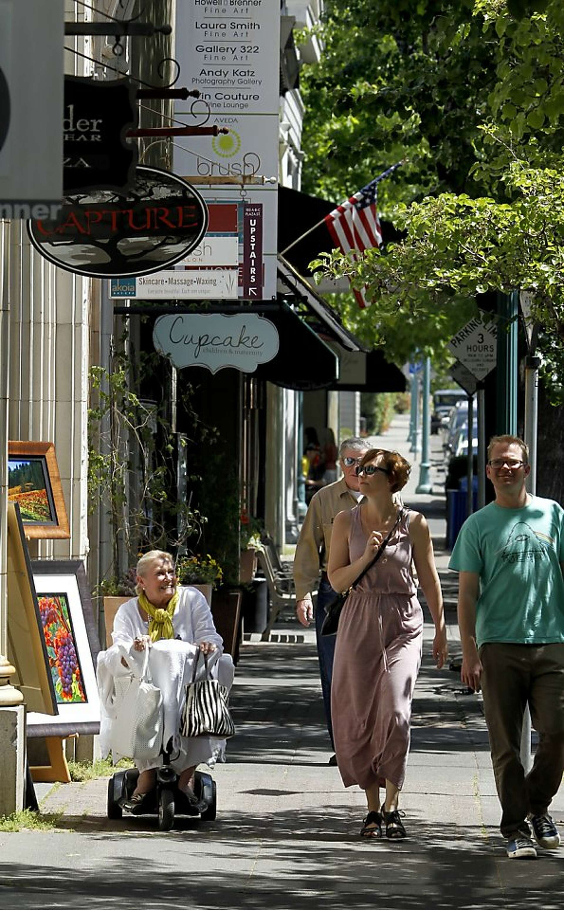 Designer Myra Hoefer enchants Healdsburg