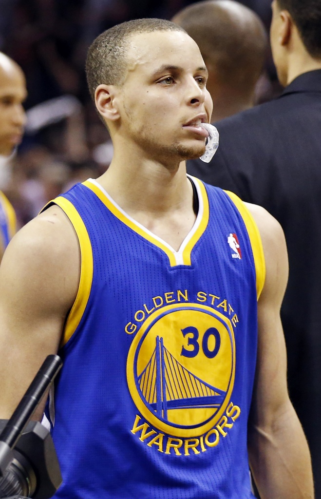 Warriors' Curry embraces iron-man role