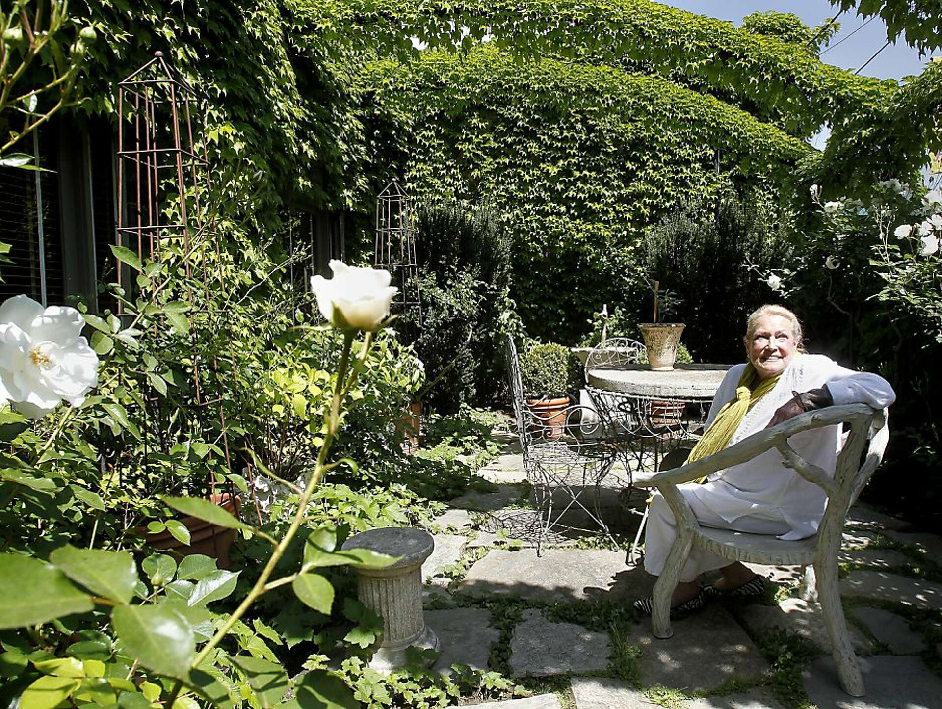 Designer Myra Hoefer enchants Healdsburg