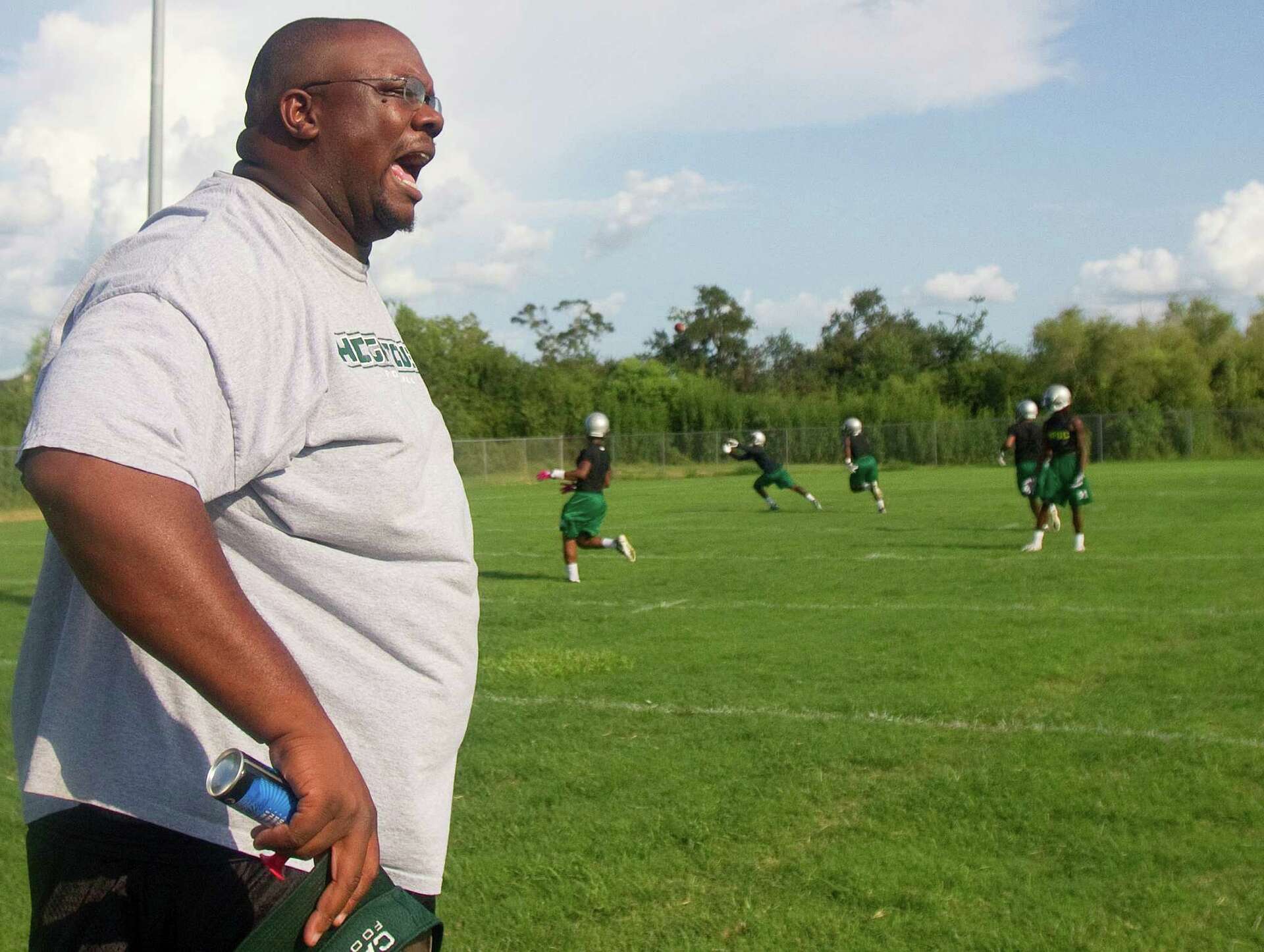 Football: Motivated Hightower setting spring example