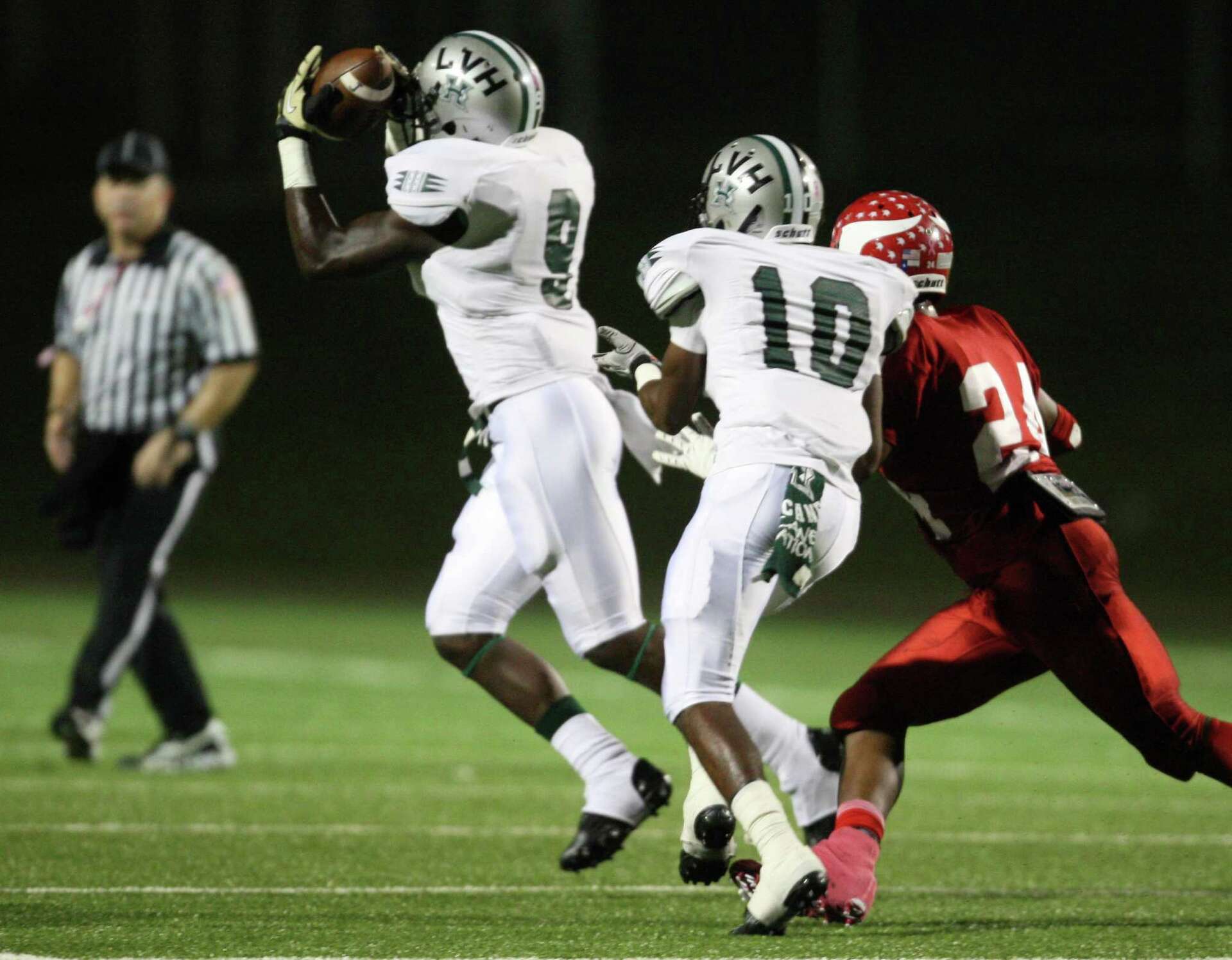 Football: Motivated Hightower setting spring example