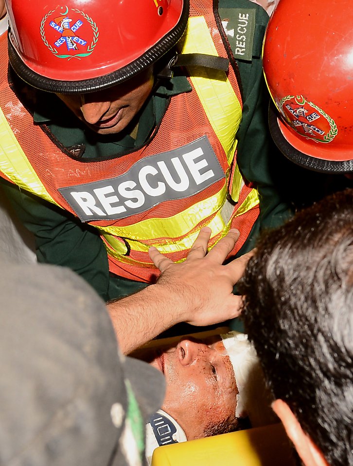 Pakistani candidate Khan injured in fall