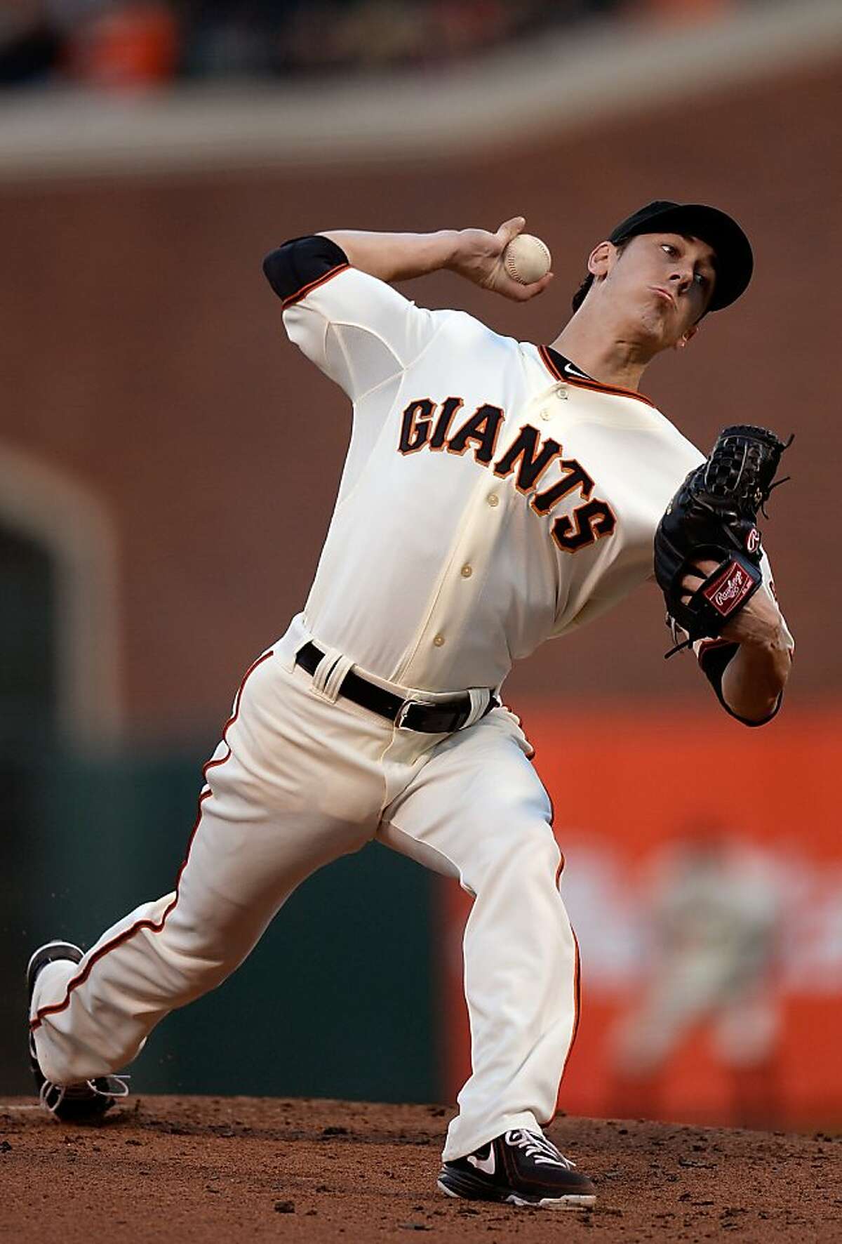 Giants lose to Phillies, 6-2