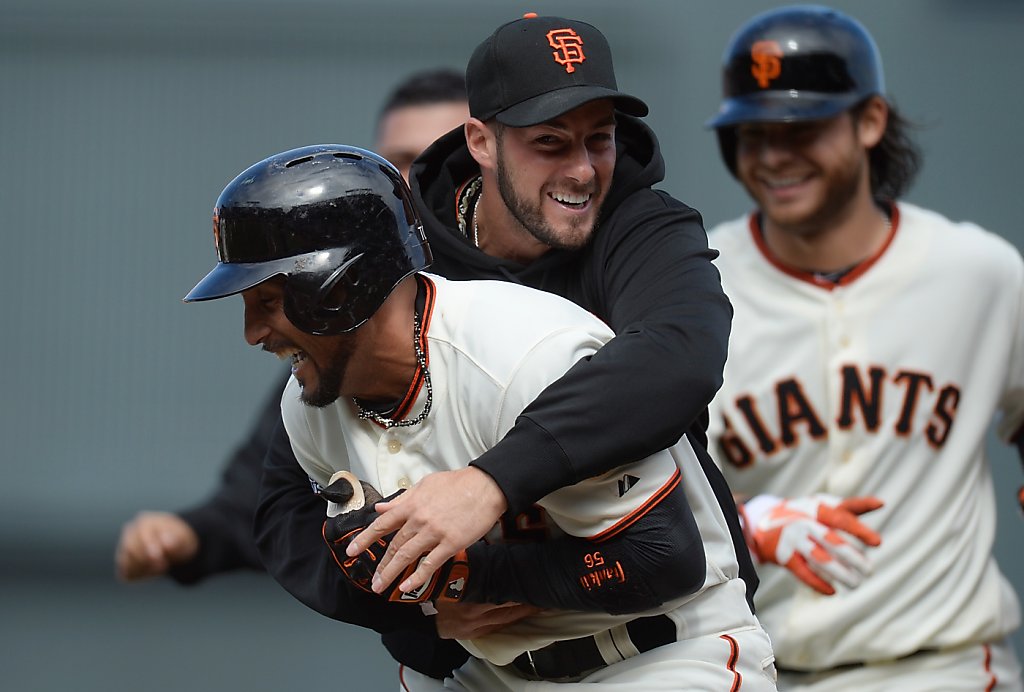 Andres Torres' hit gives Giants a win