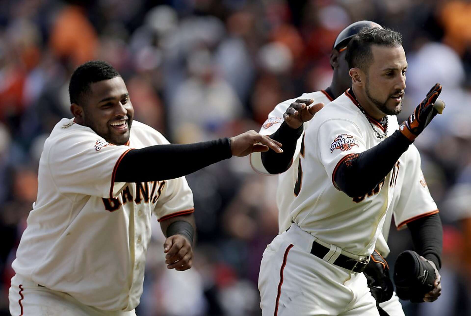Andres Torres' hit gives Giants a win
